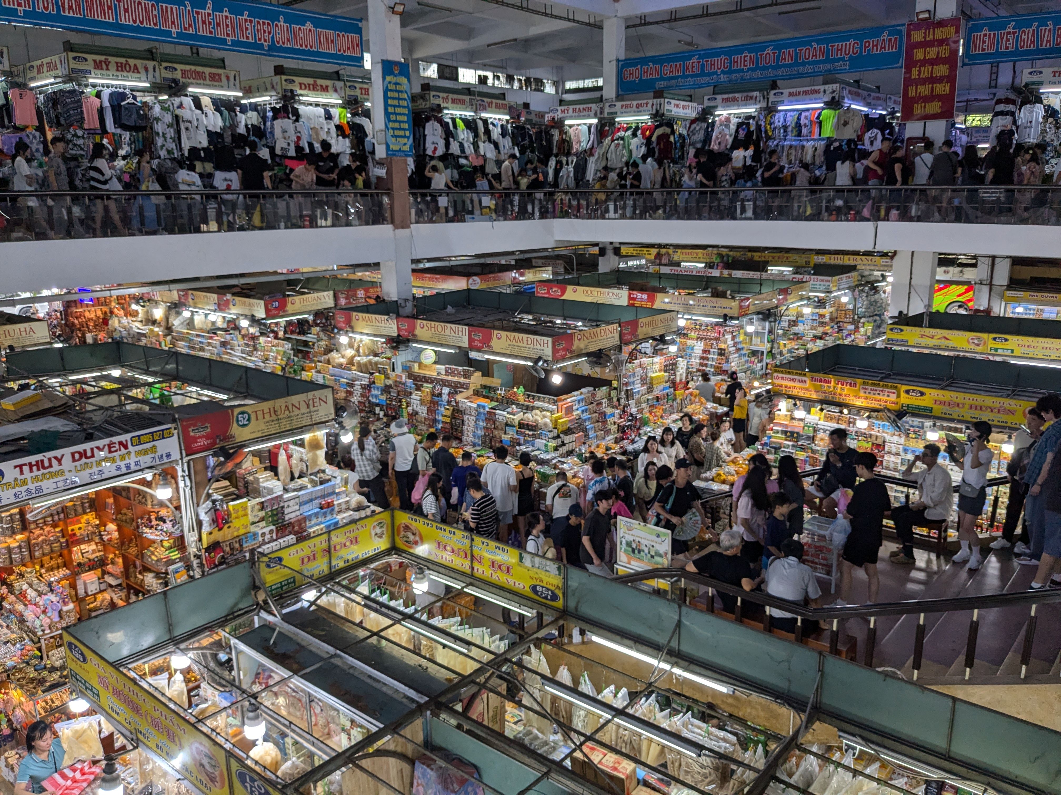 People on a Market in Asia · Free Stock Photo