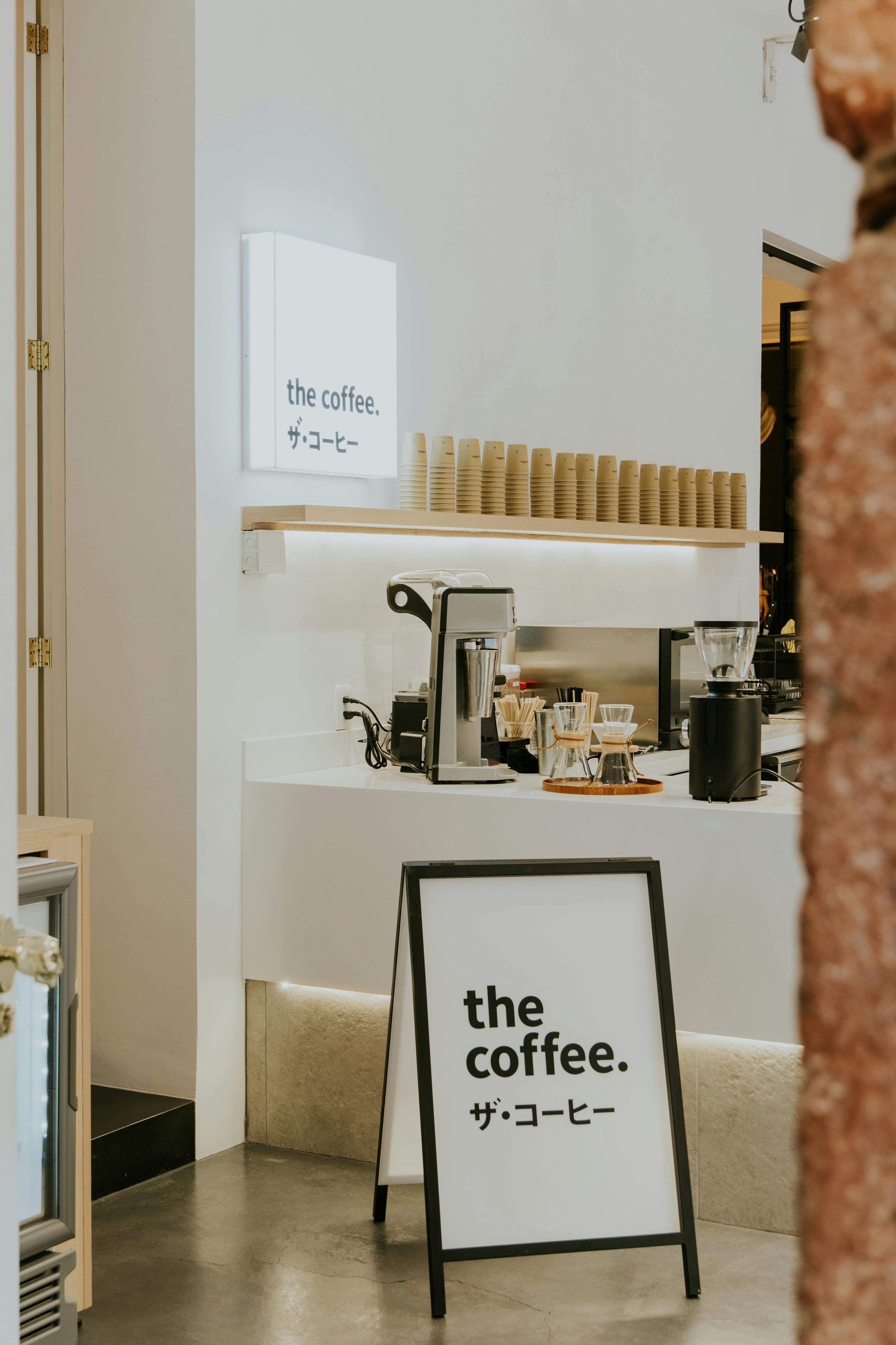 Coffee Cups Cafe Counter Photos, Download The BEST Free Coffee Cups ...