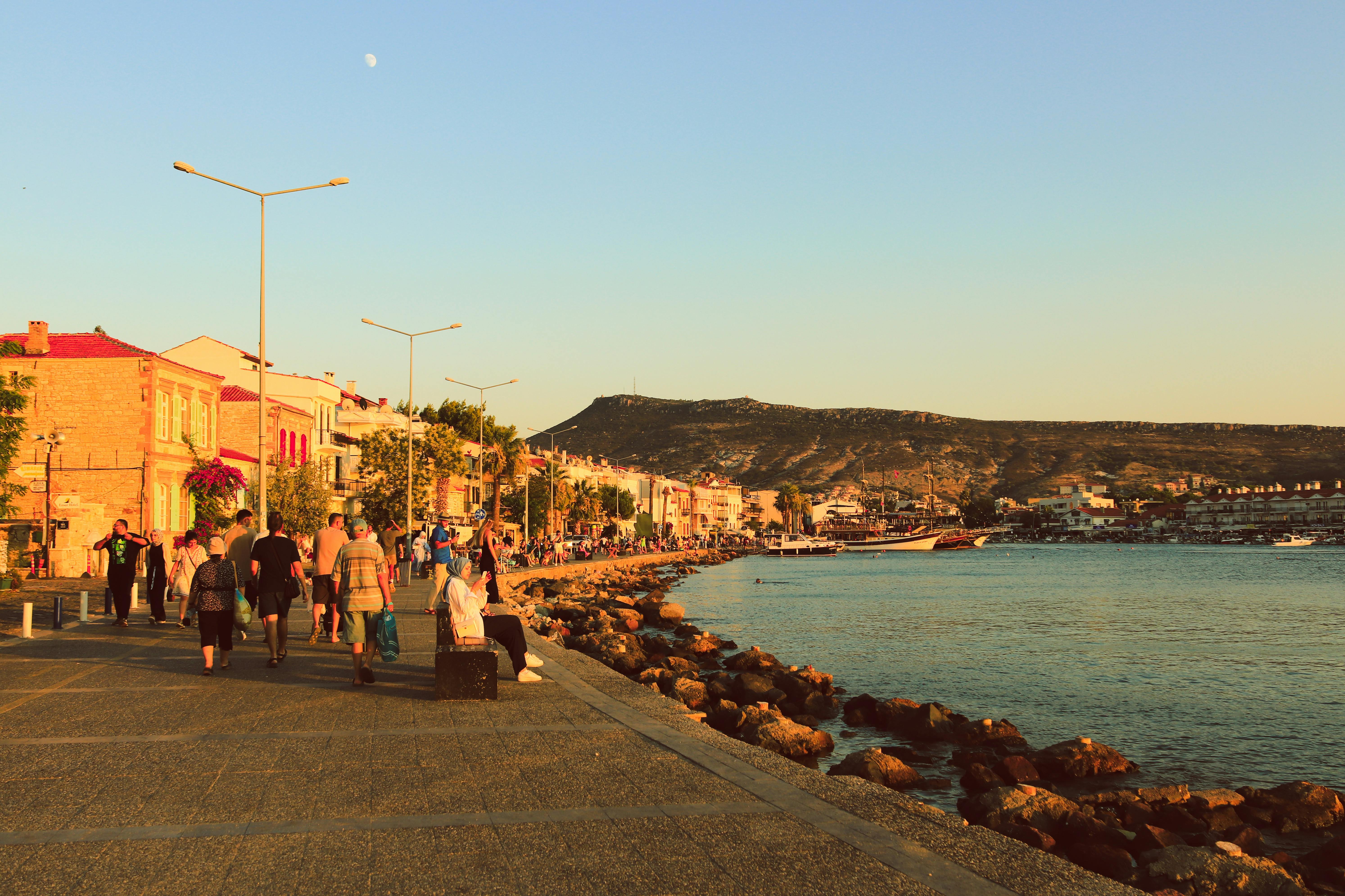Promenade of Old Foca Beach · Free Stock Photo