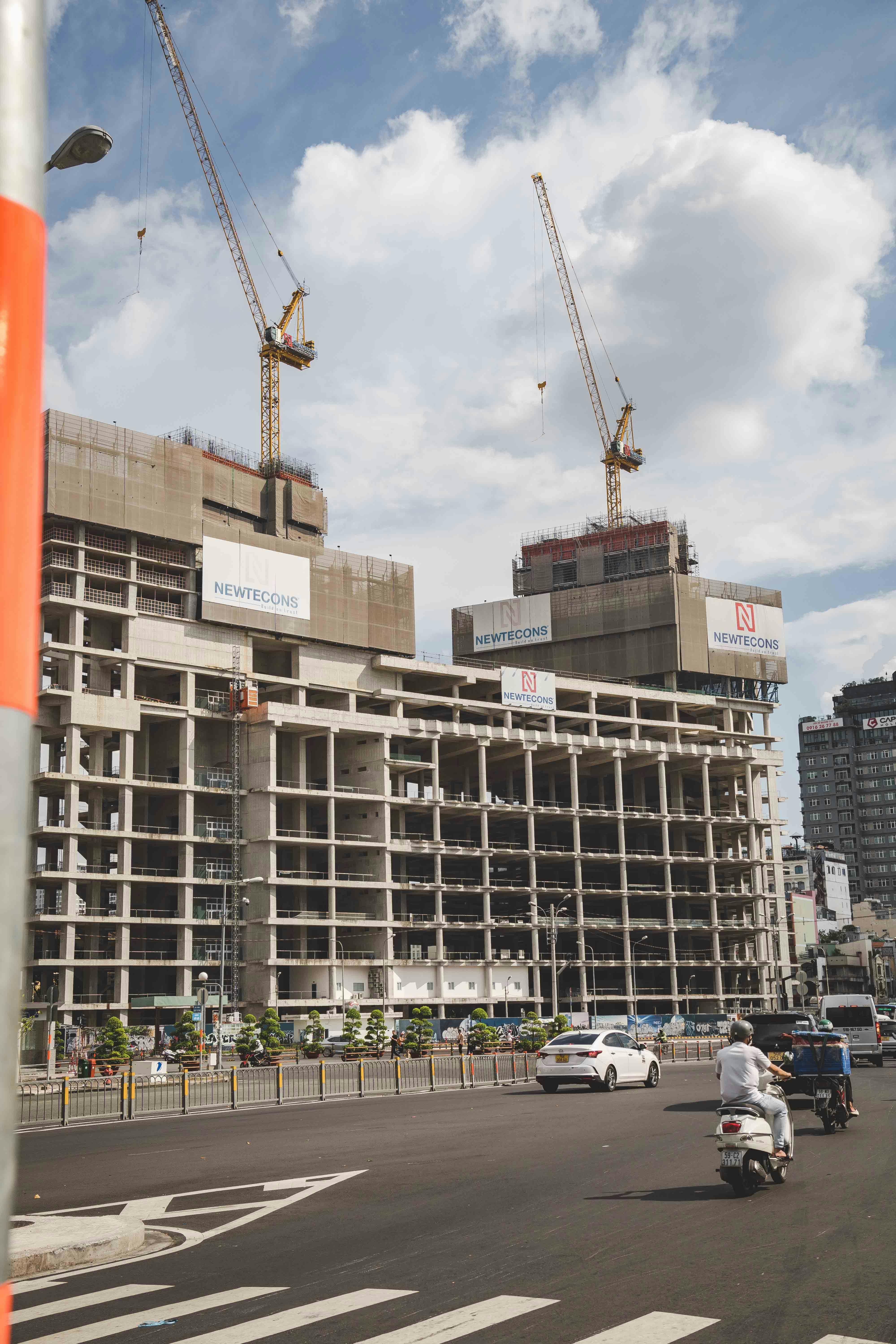 A construction site with a large building under construction · Free ...