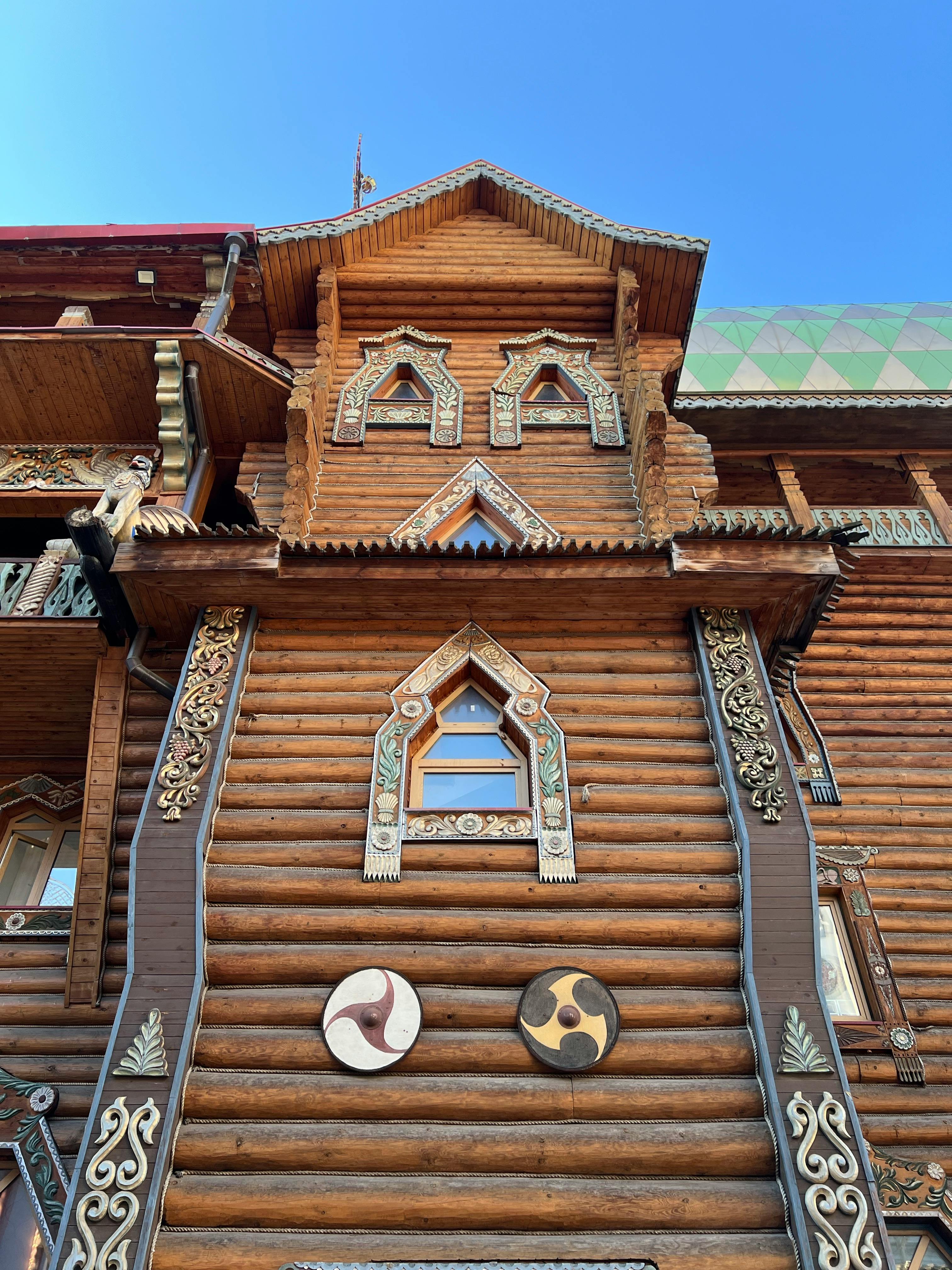 Vintage door with carved elements · Free Stock Photo
