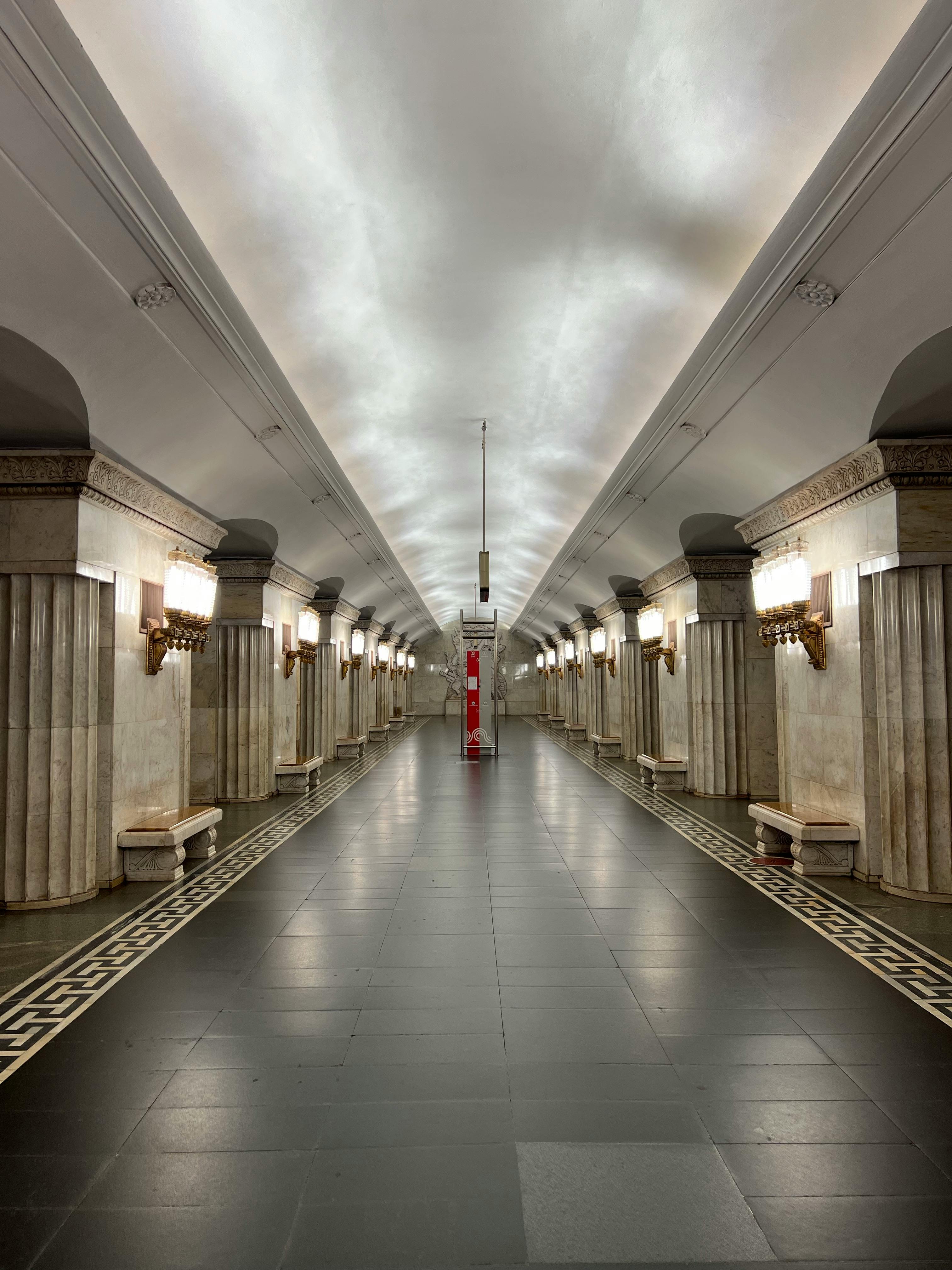 Empty Hallway · Free Stock Photo