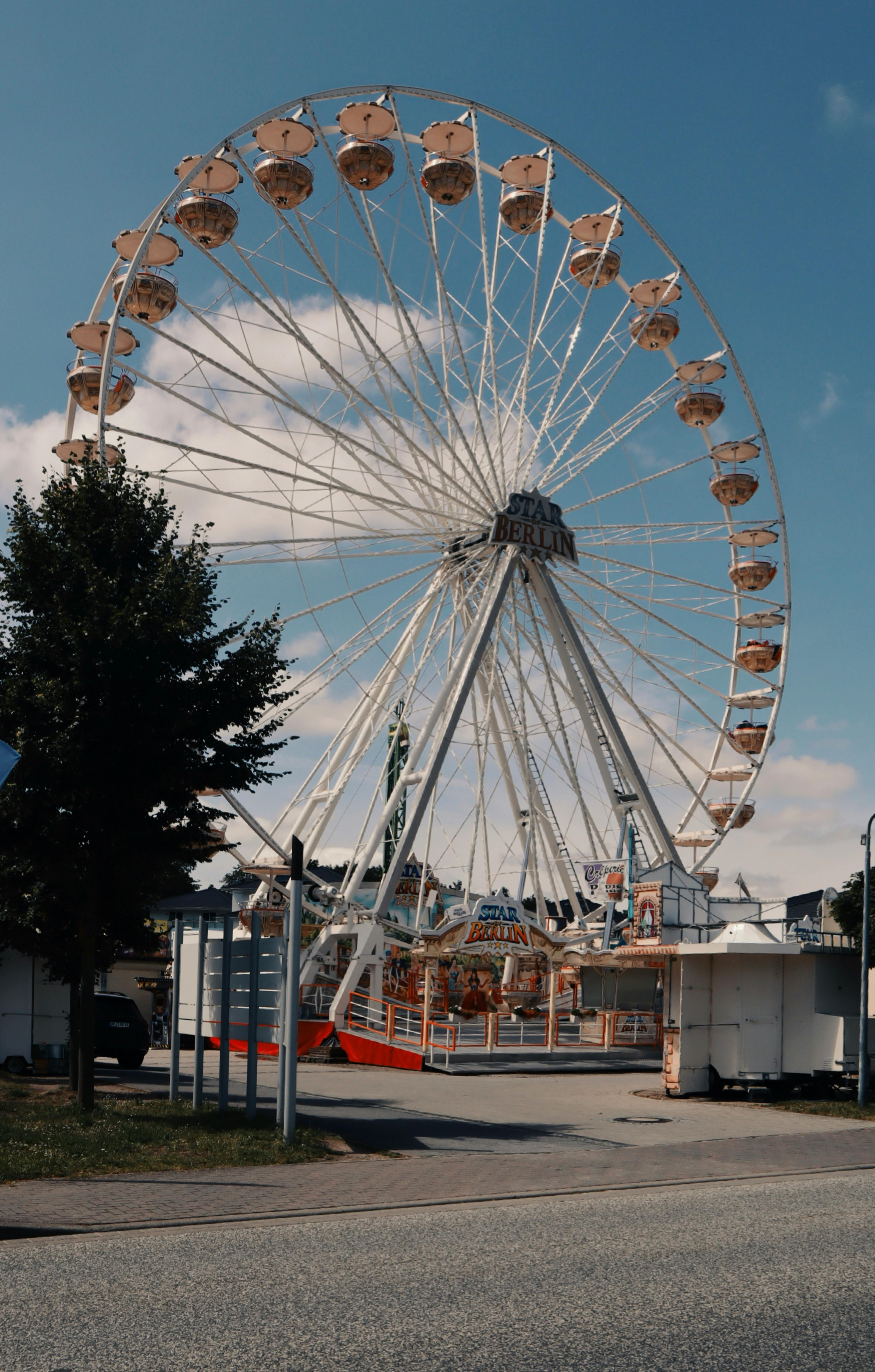 Giant Shuttlecock Photos, Download The BEST Free Giant Shuttlecock ...