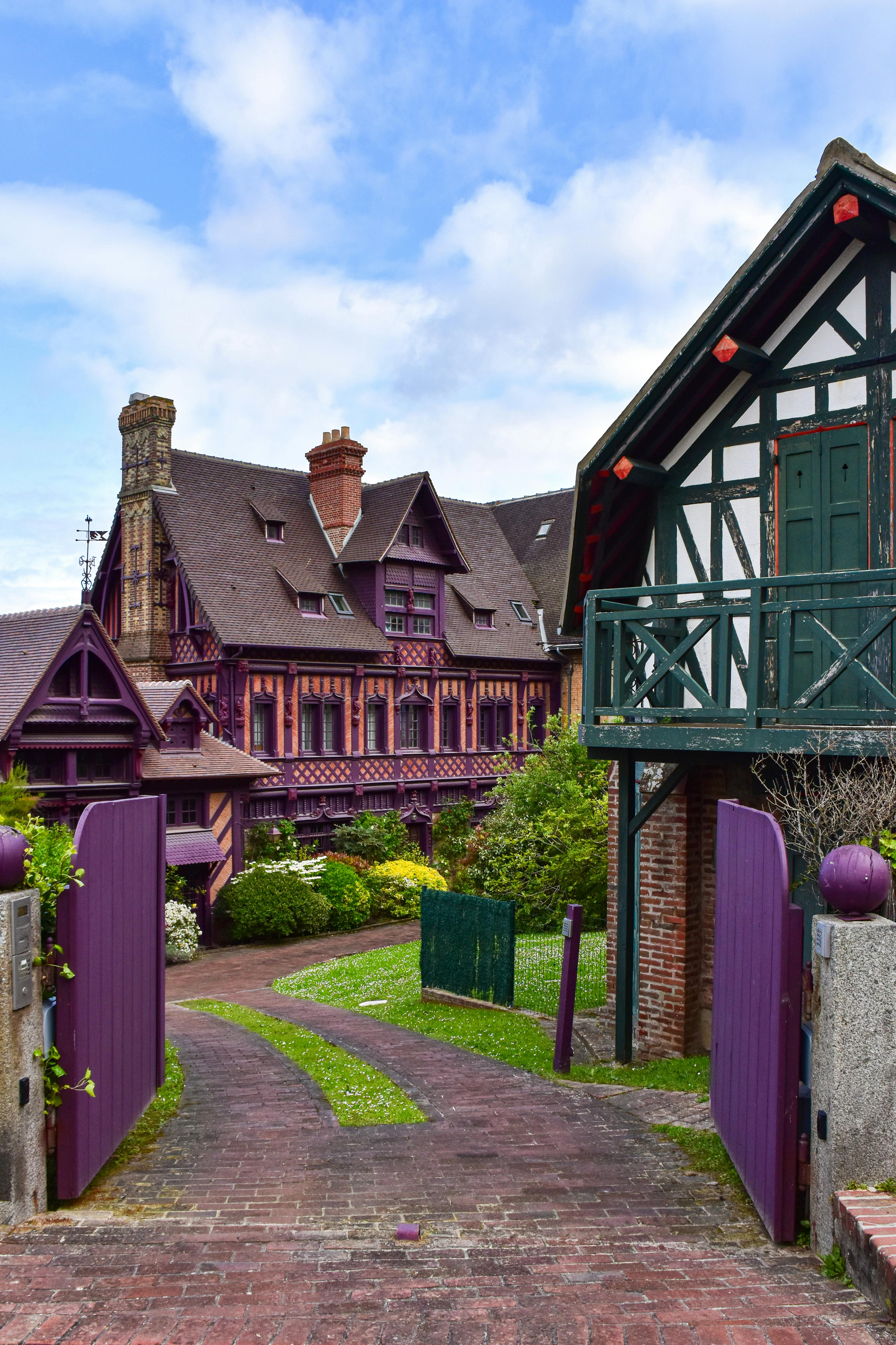 A purple gate leads to a house with a purple door · Free Stock Photo