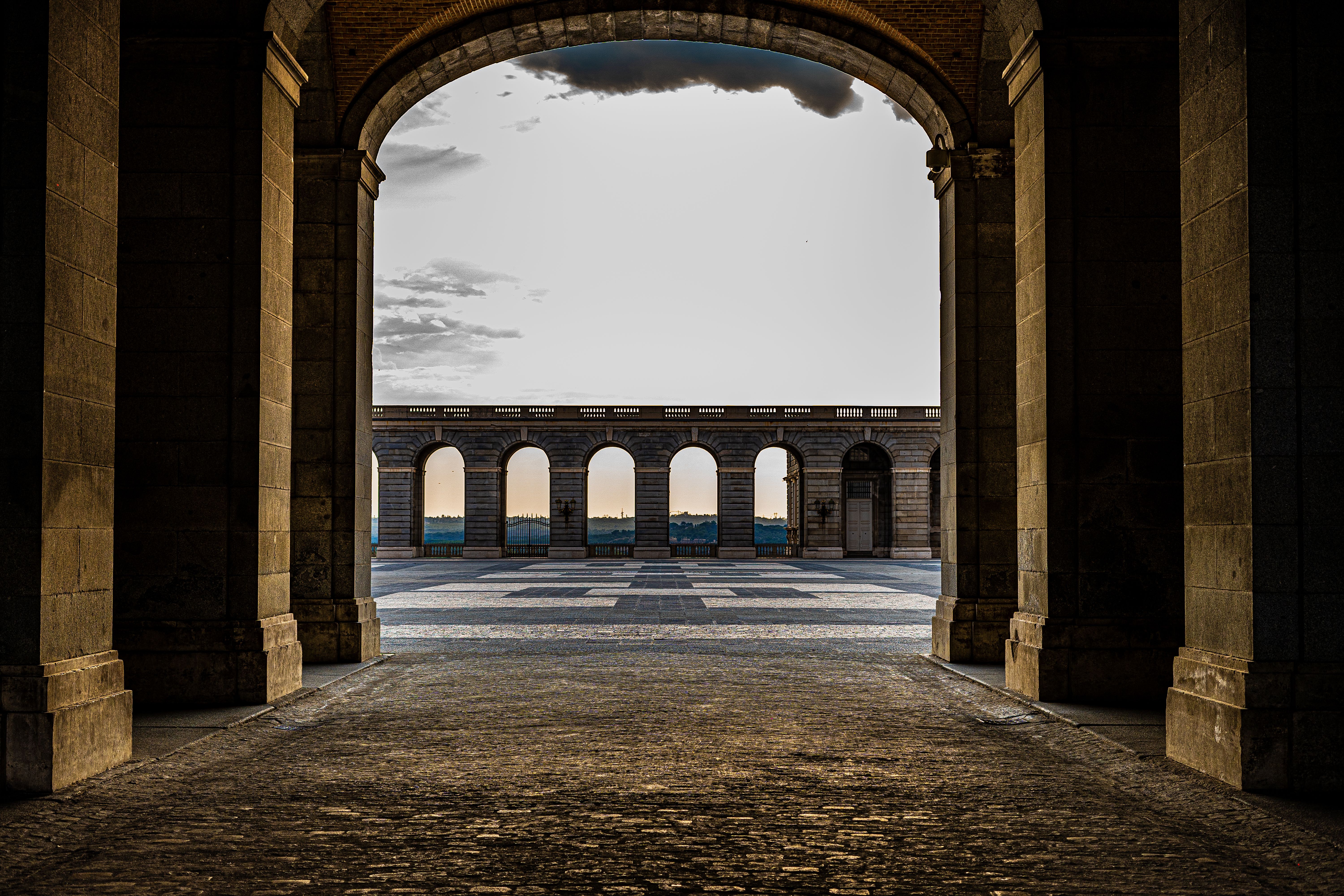 A view of an archway with a view of the ocean · Free Stock Photo