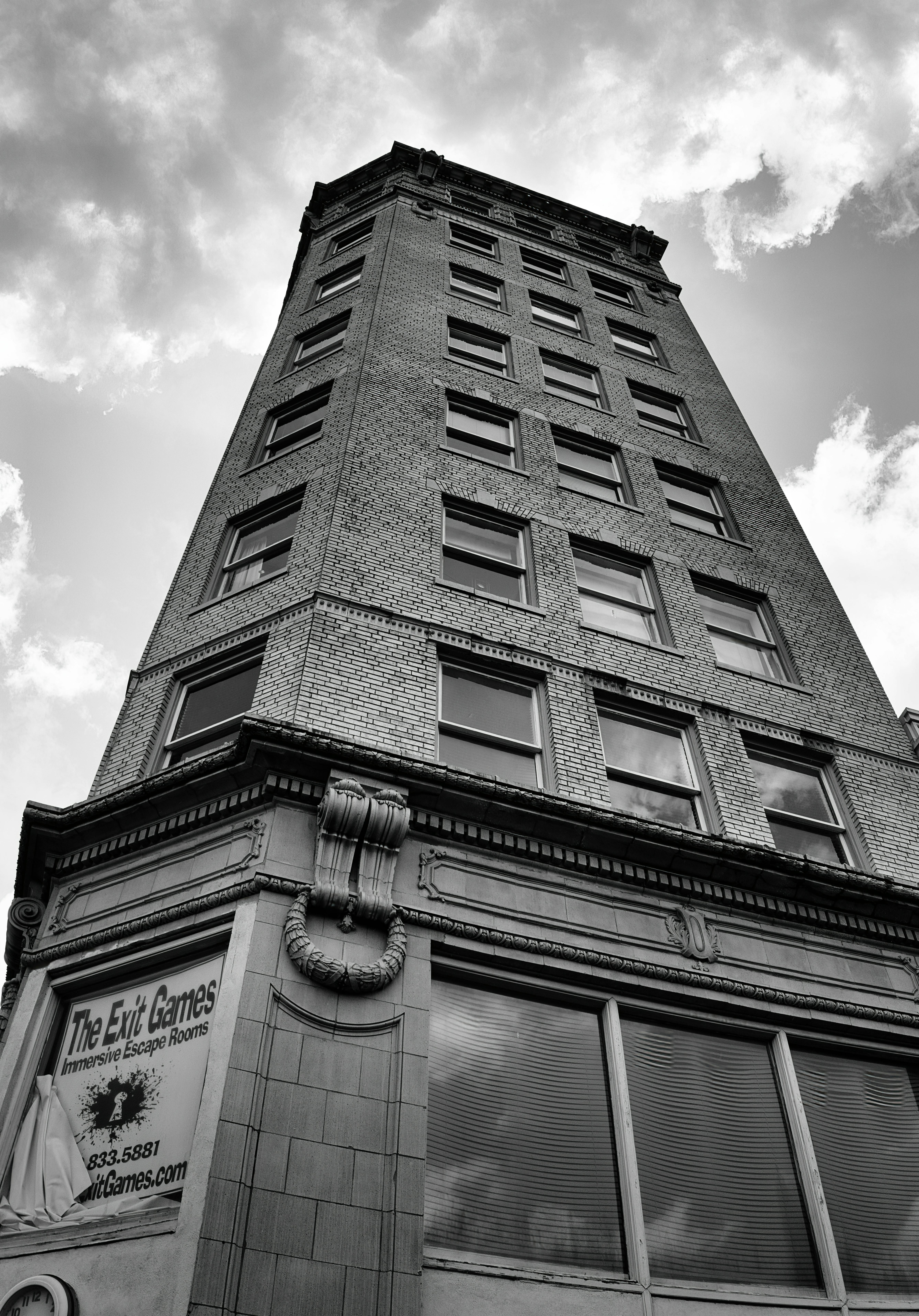 Tall City Building · Free Stock Photo