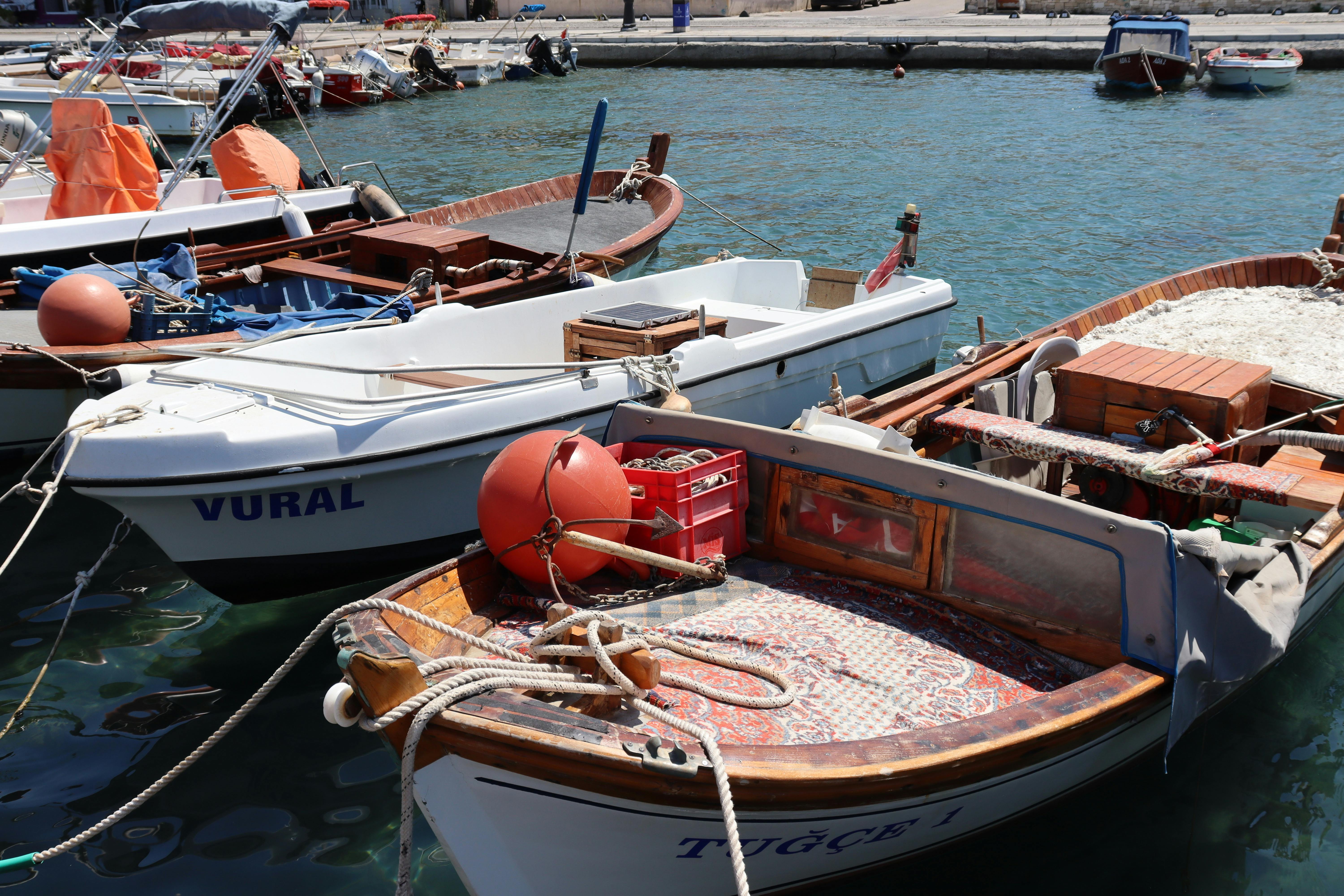 A row of boats · Free Stock Photo