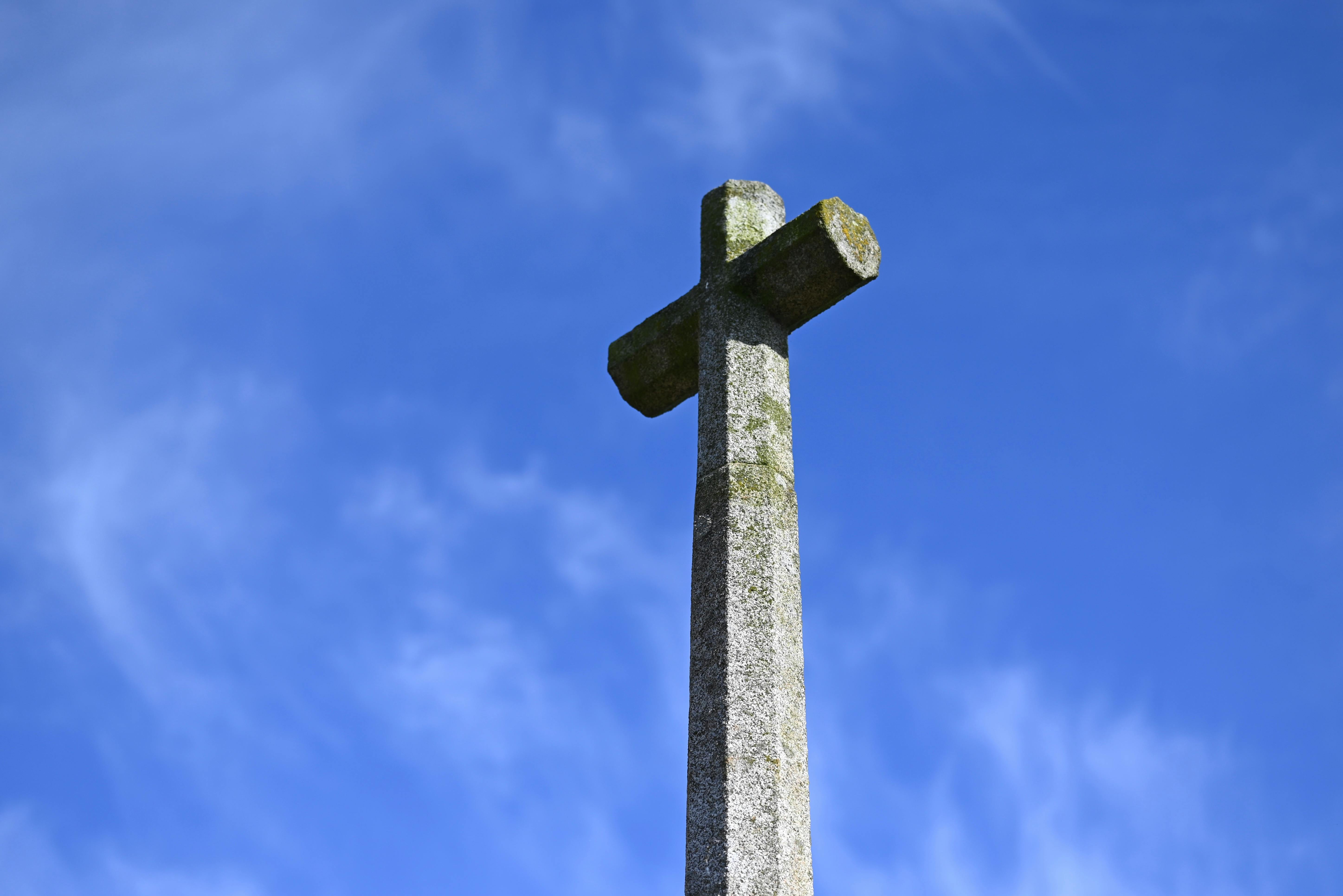 Brown Wooden Cross · Free Stock Photo
