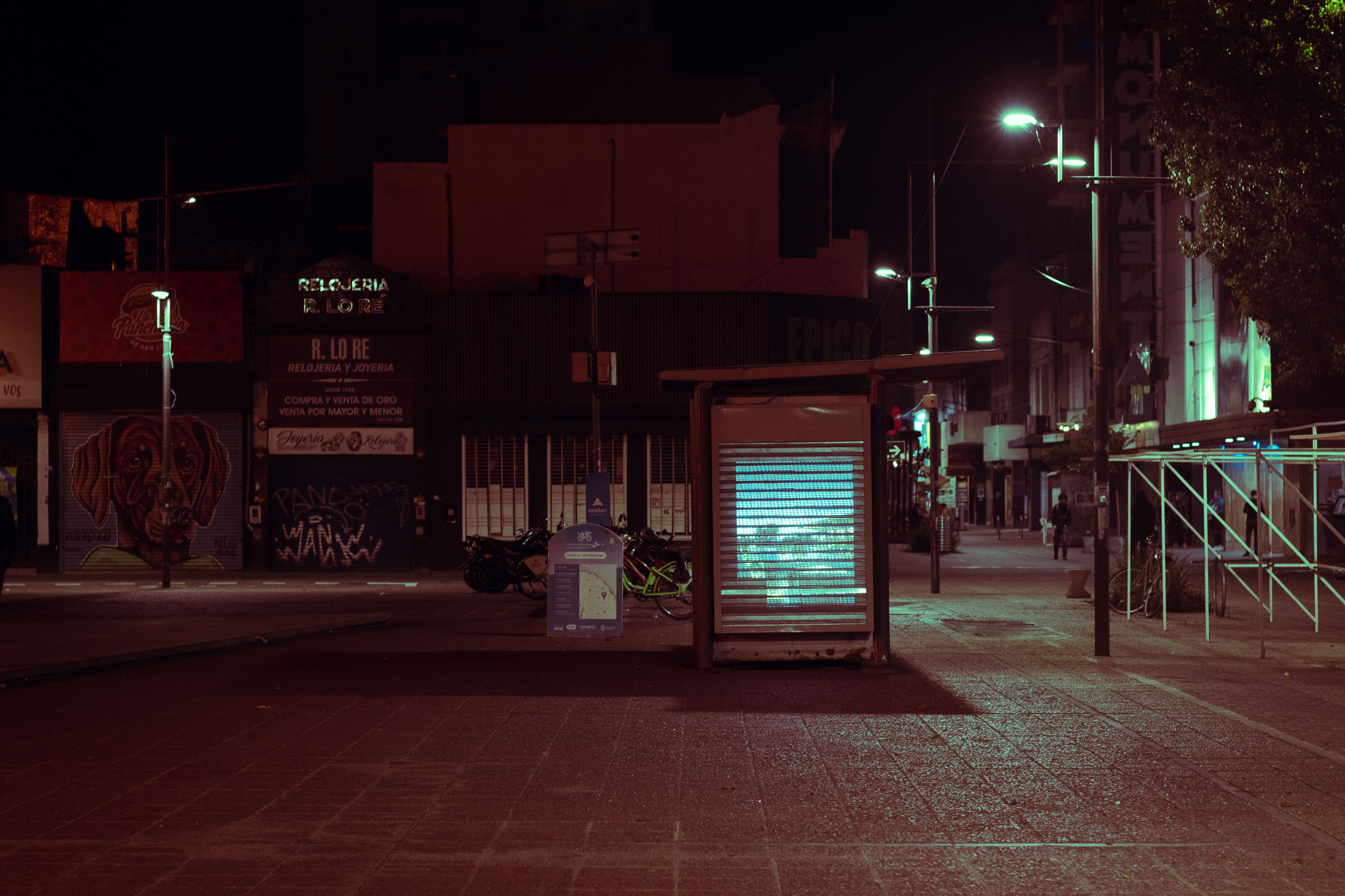 A street with a bus stop and a building · Free Stock Photo