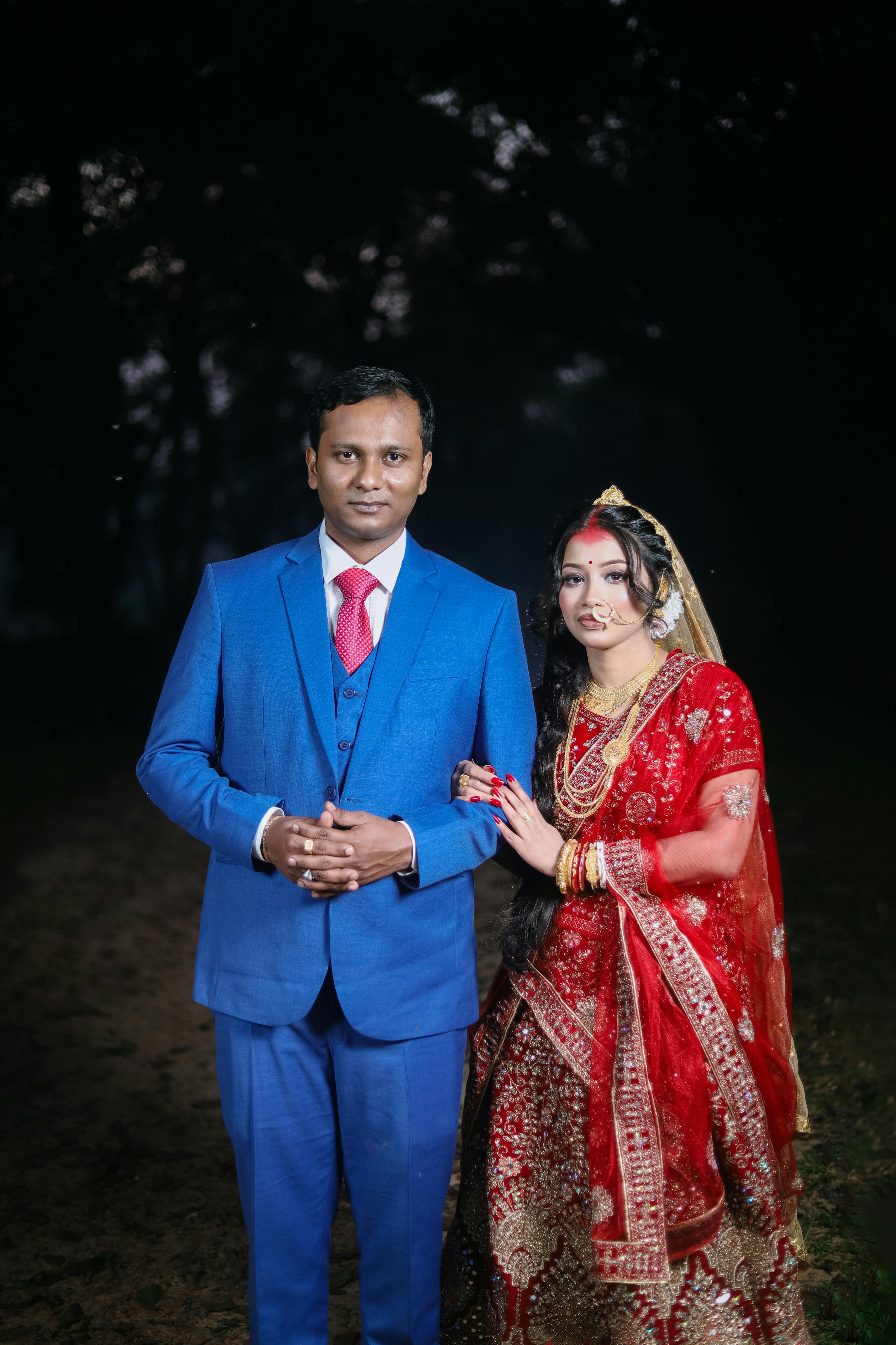 A man and woman in traditional indian attire · Free Stock Photo