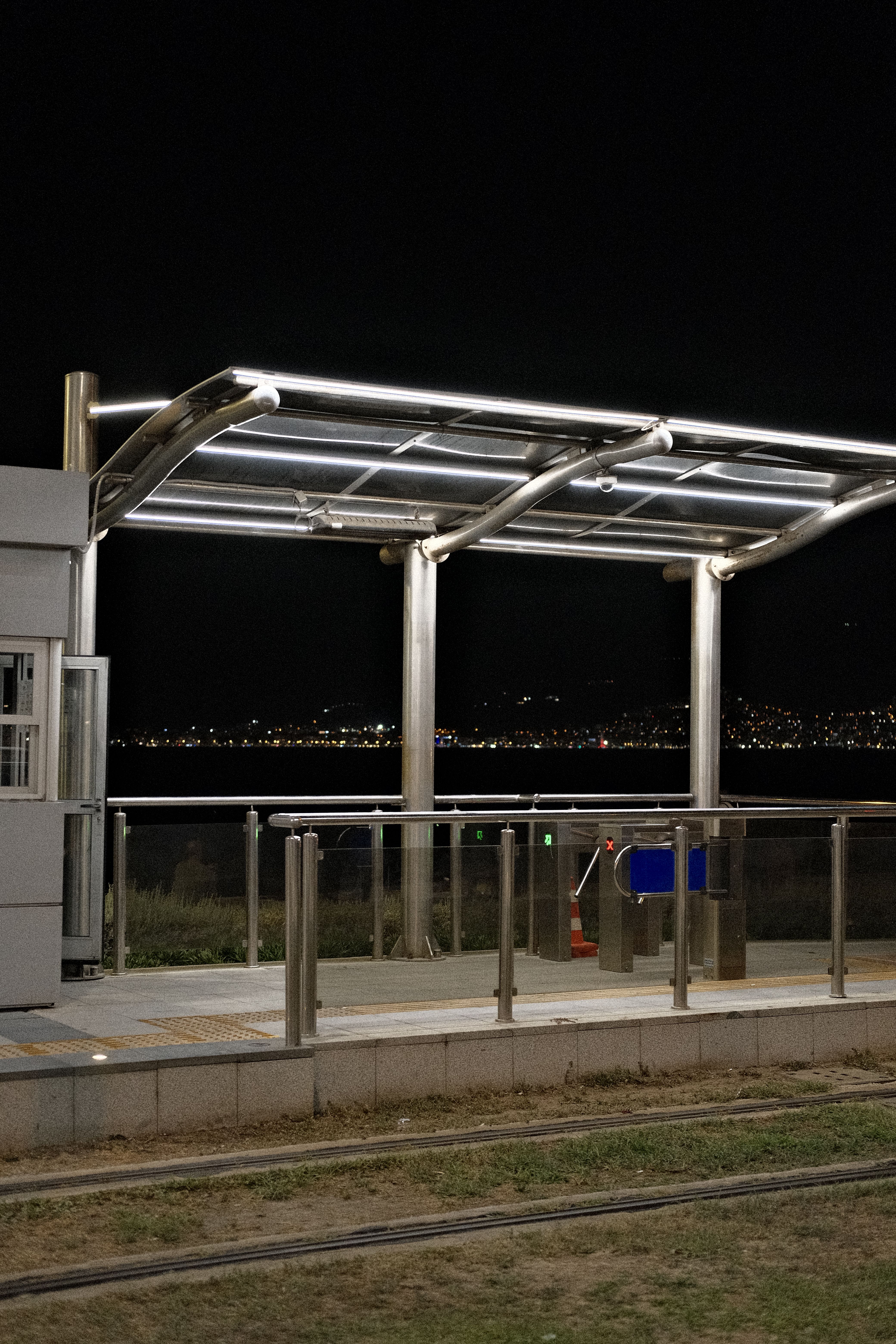 A bus stop with a lighted roof at night · Free Stock Photo