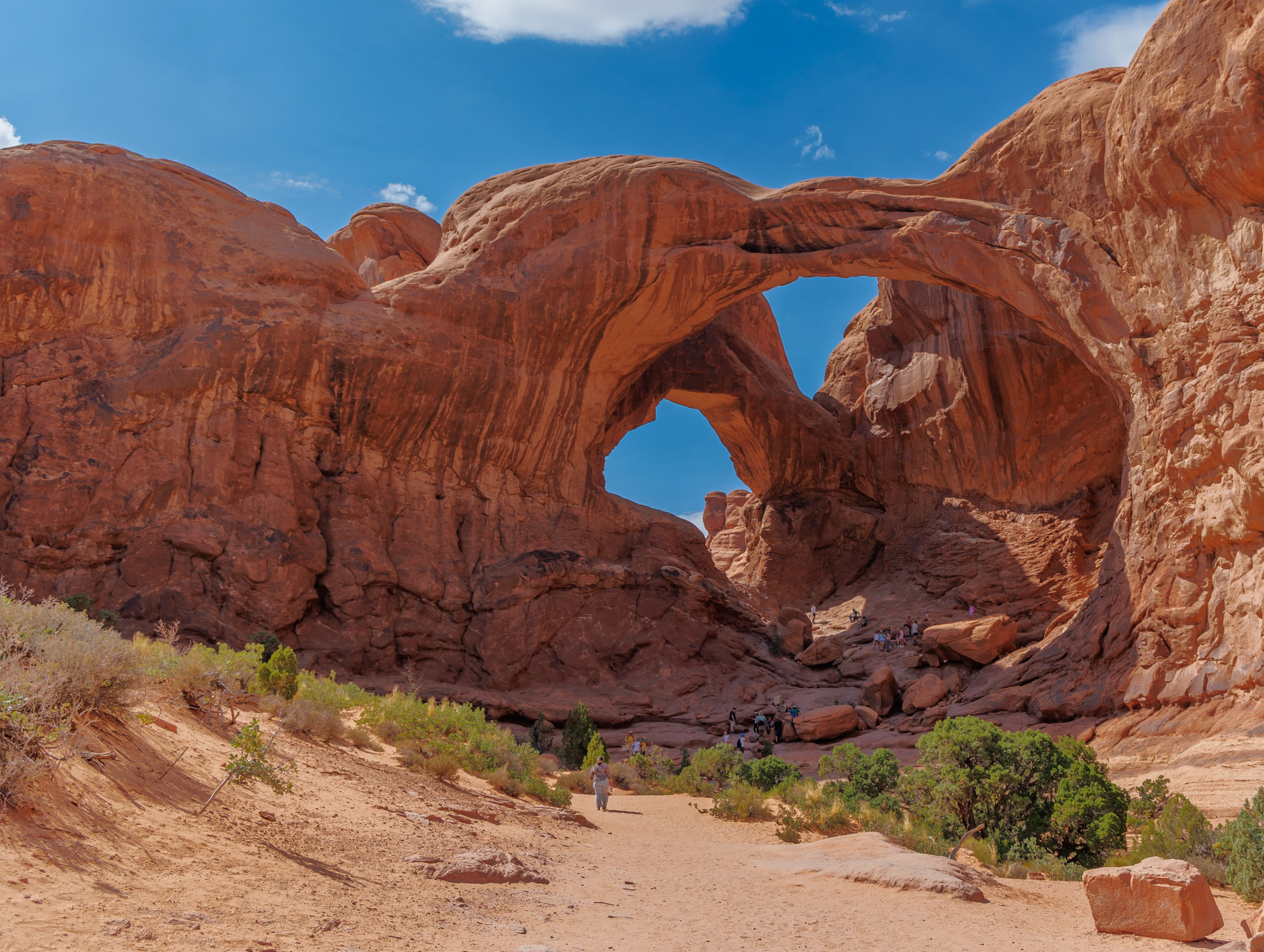 A large rock formation · Free Stock Photo