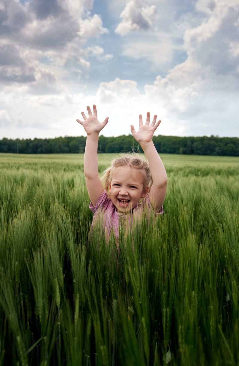 Girl Field Photos, Download The BEST Free Girl Field Stock Photos & HD ...