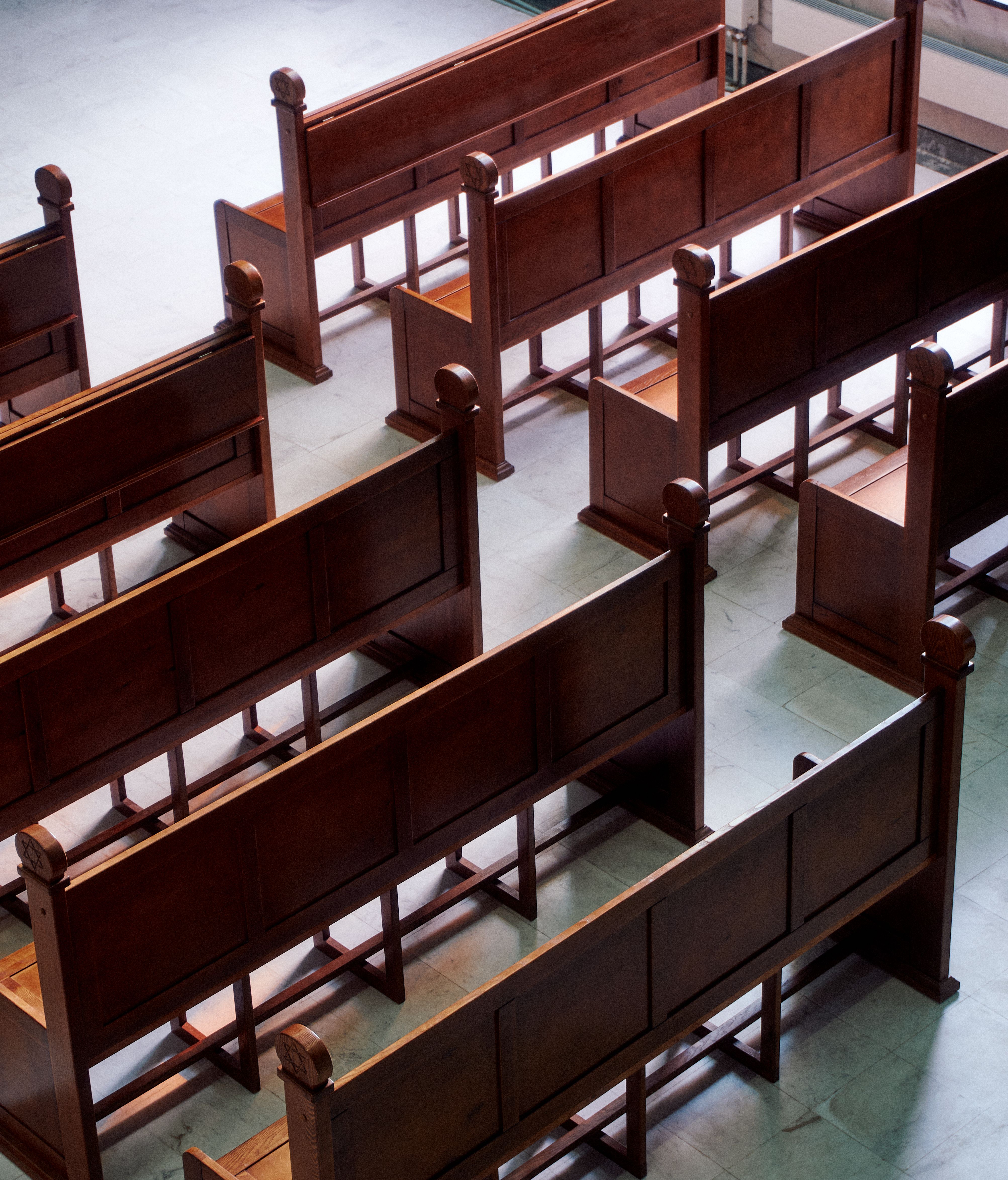 A row of wooden benches in a church · Free Stock Photo