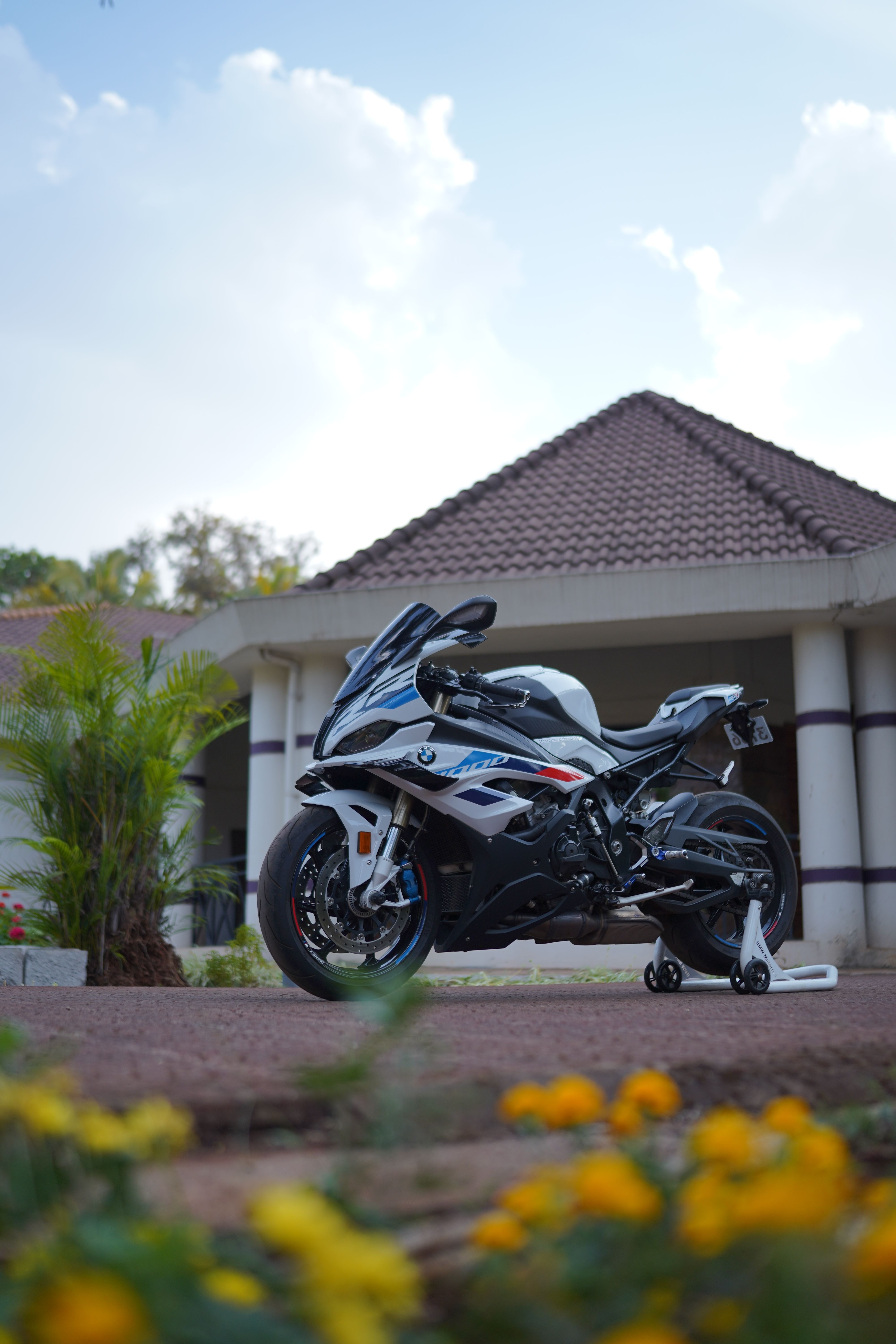 A motorcycle parked in front of a house · Free Stock Photo