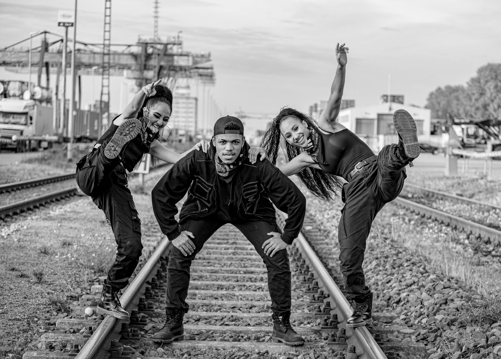 Trio Poses Photos, Download The BEST Free Trio Poses Stock Photos & HD ...