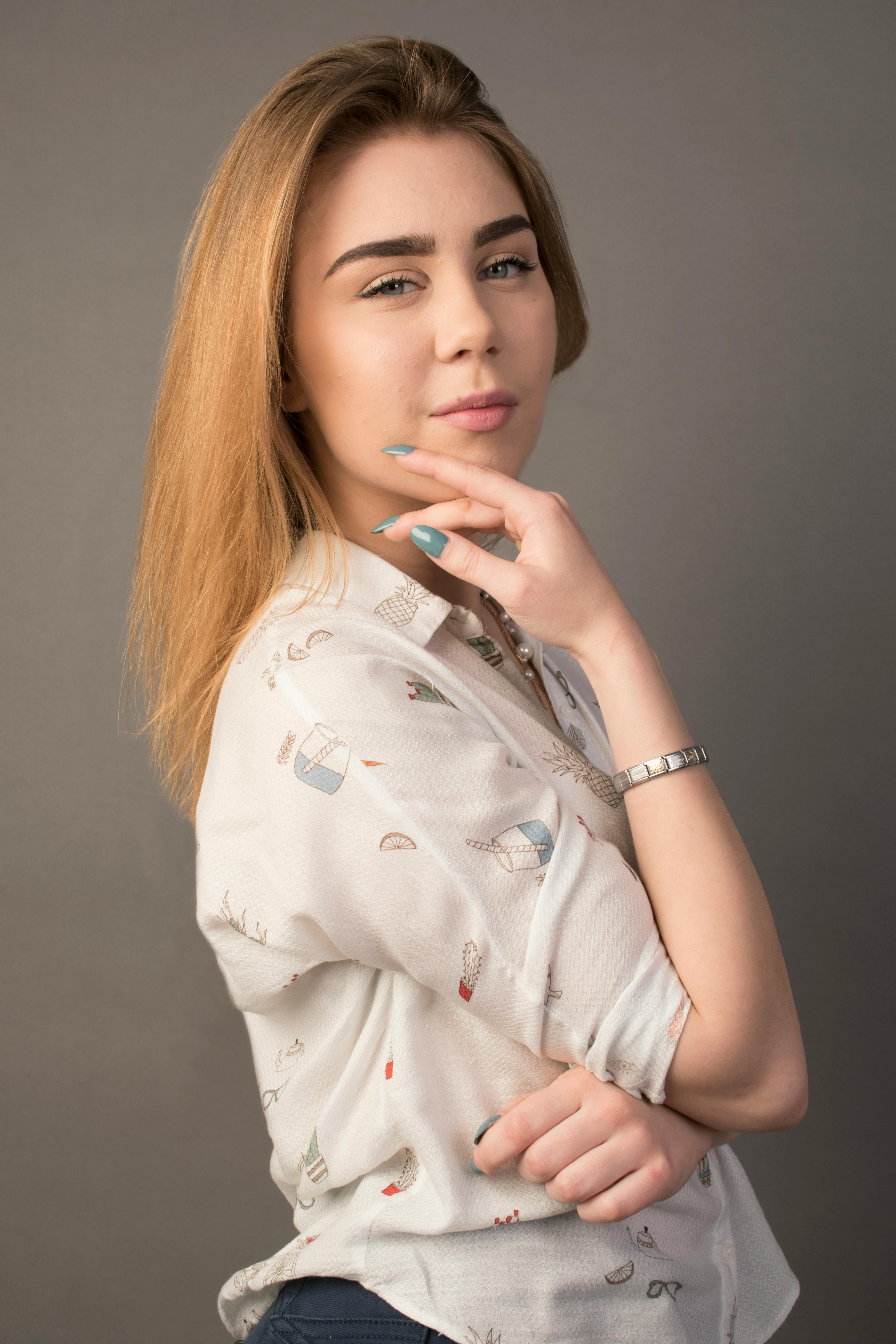 Blonde Katty, Photographic Studio 18个图片和视频，由Alexander Dmitriev收藏