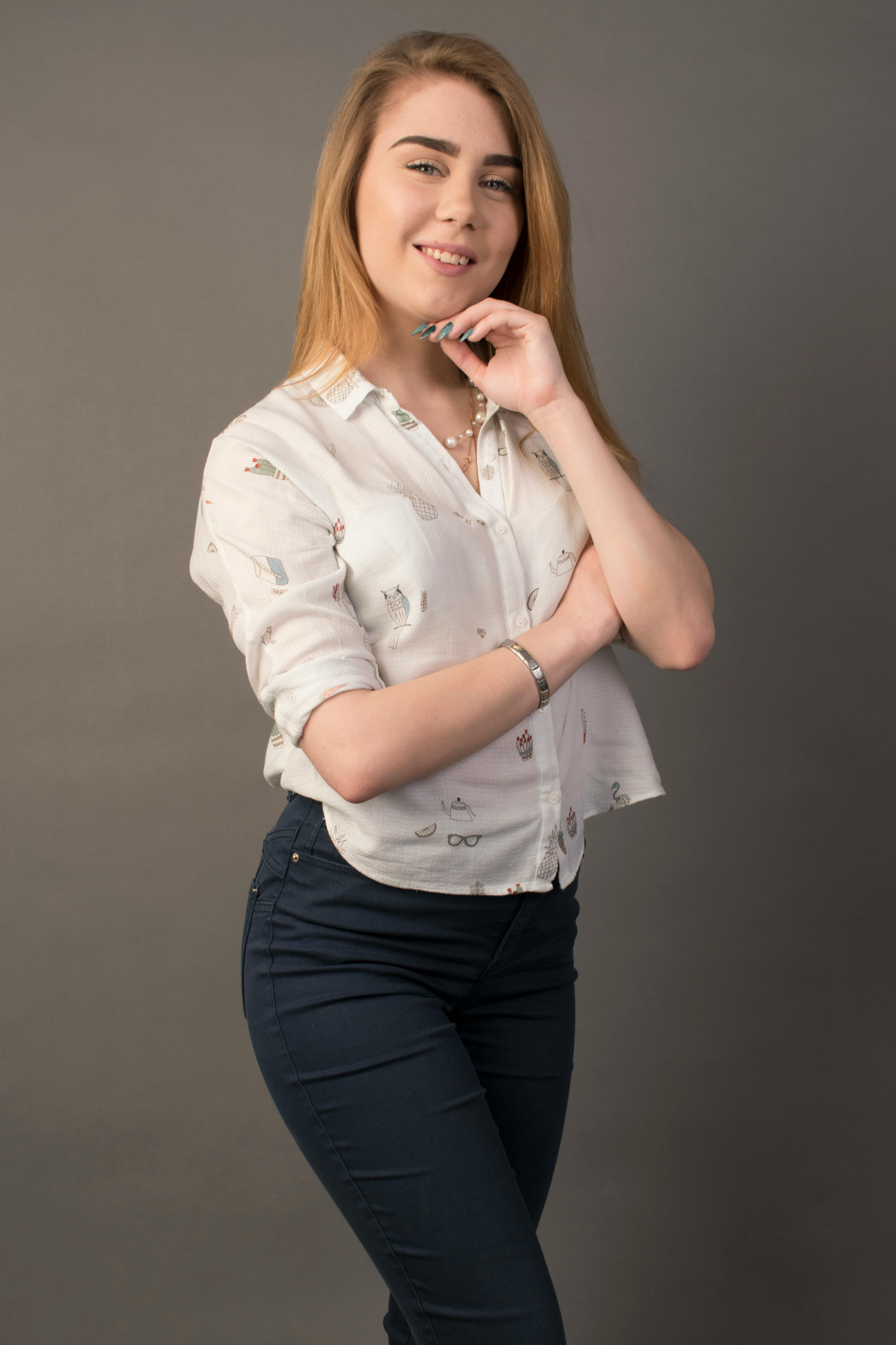 Blonde Katty, Photographic Studio 18个图片和视频，由Alexander Dmitriev收藏