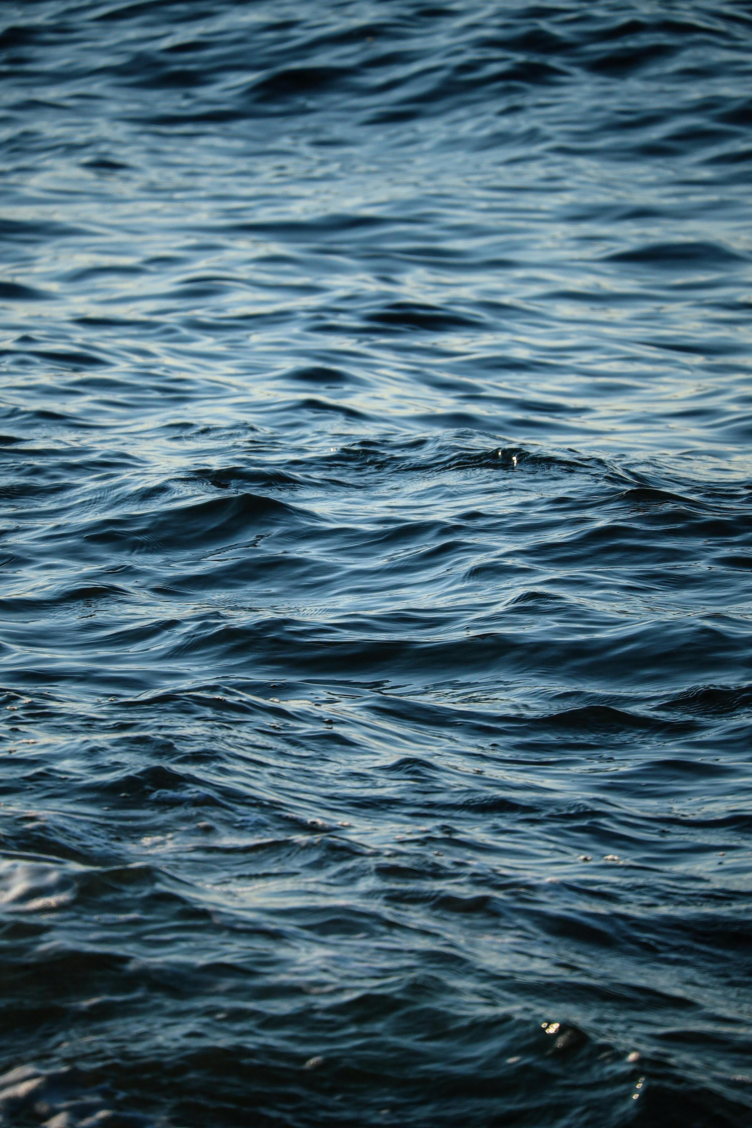 A close up of the ocean water with waves · Free Stock Photo
