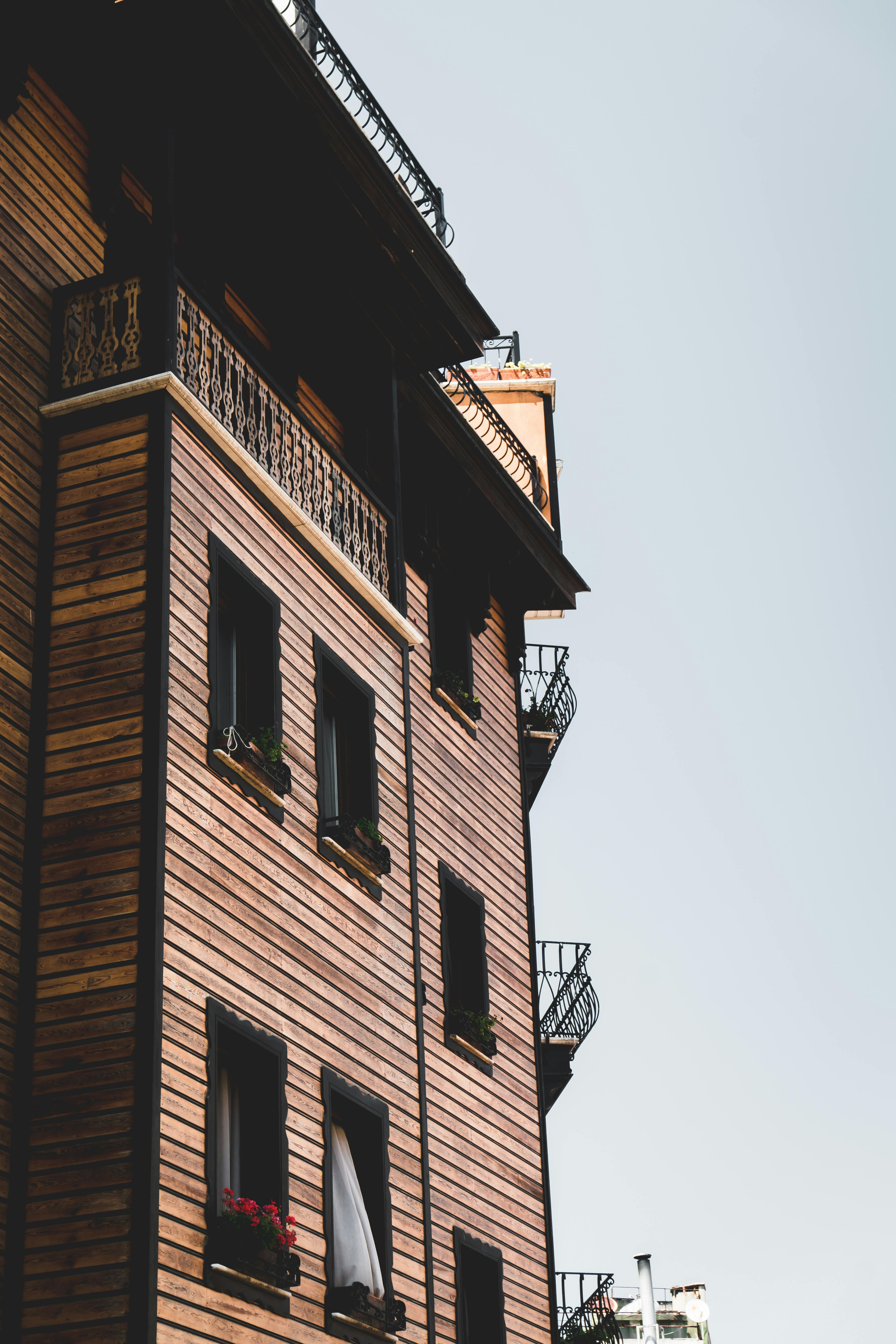 Brown House · Free Stock Photo