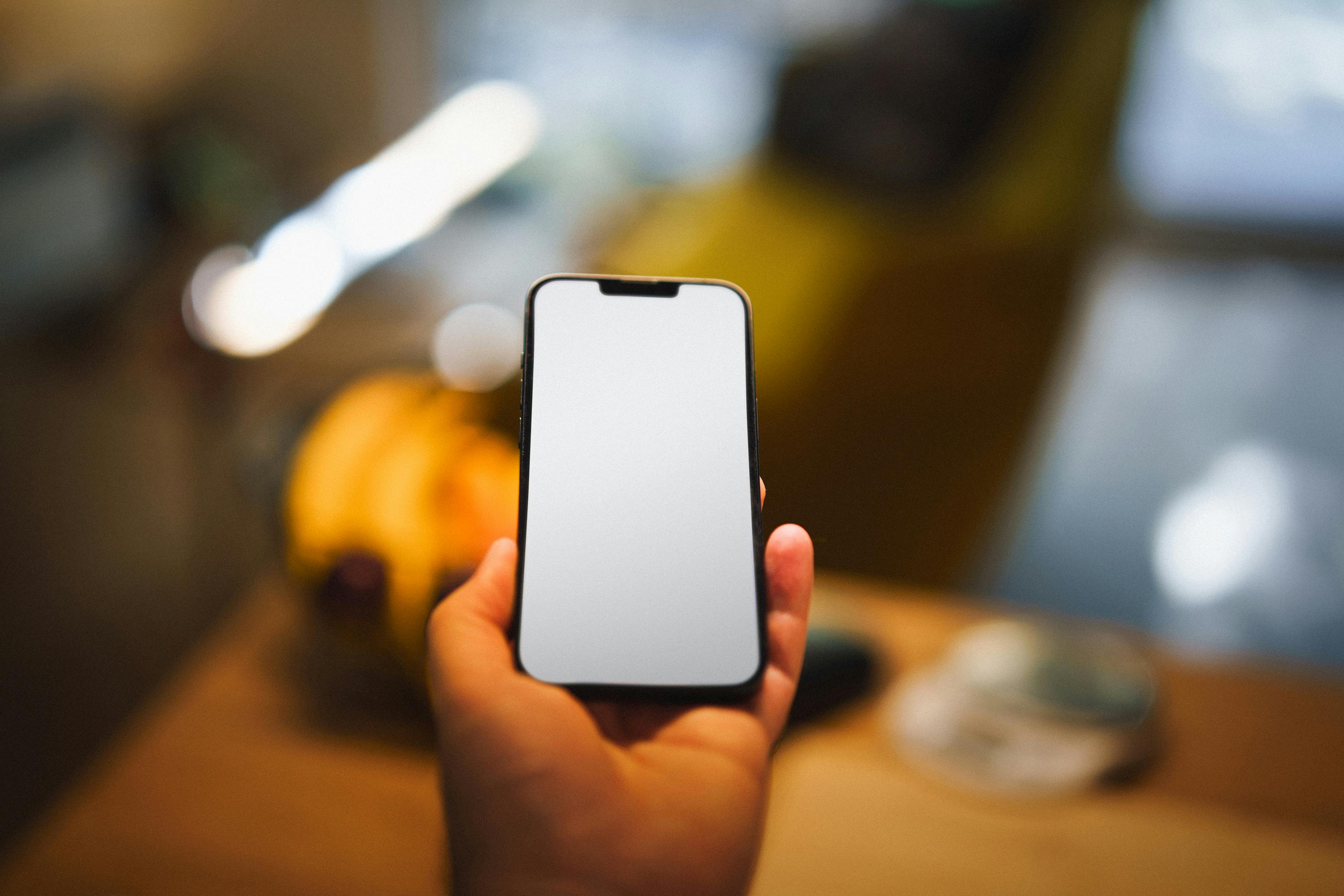 smartphone empty screen mockup · Free Stock Photo