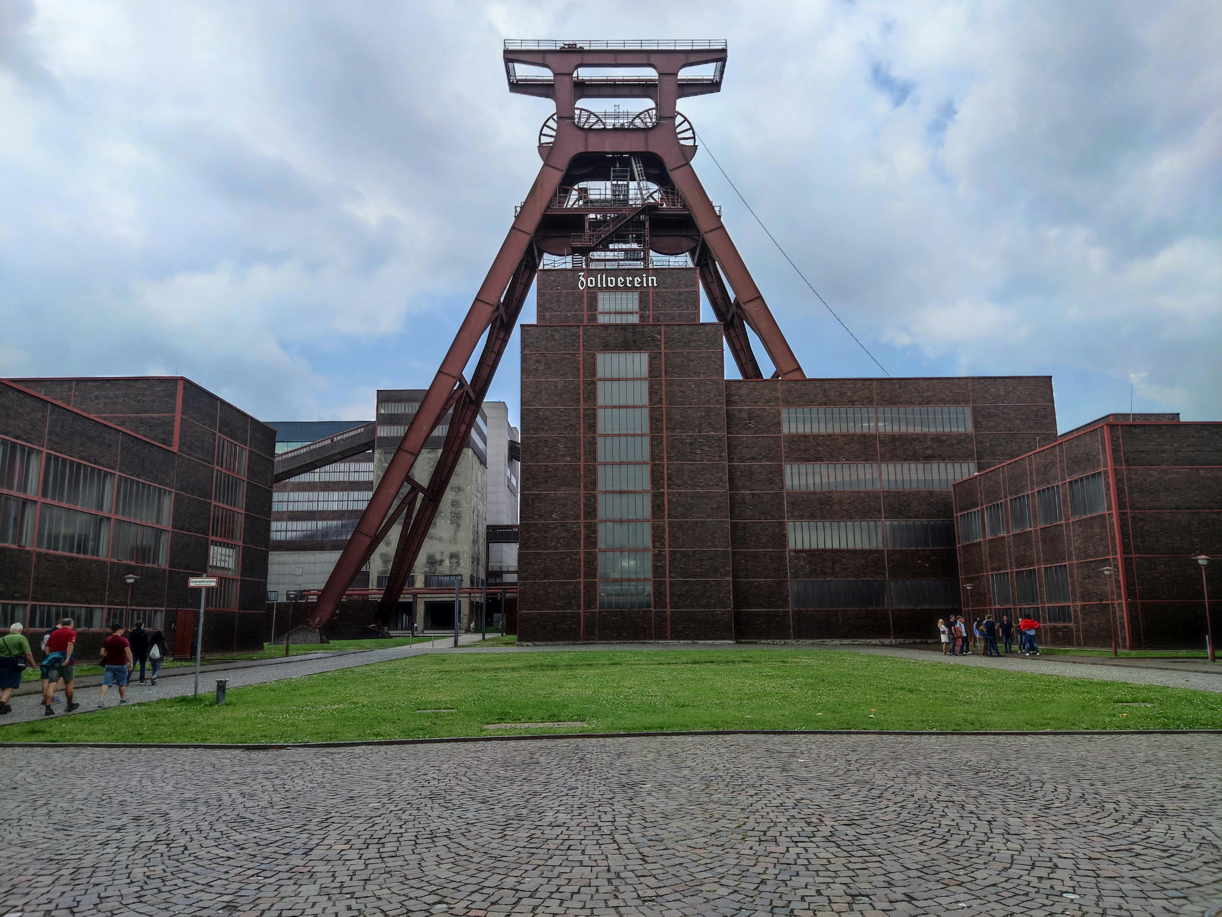 The tower of the iron works in the city of cologne · Free Stock Photo