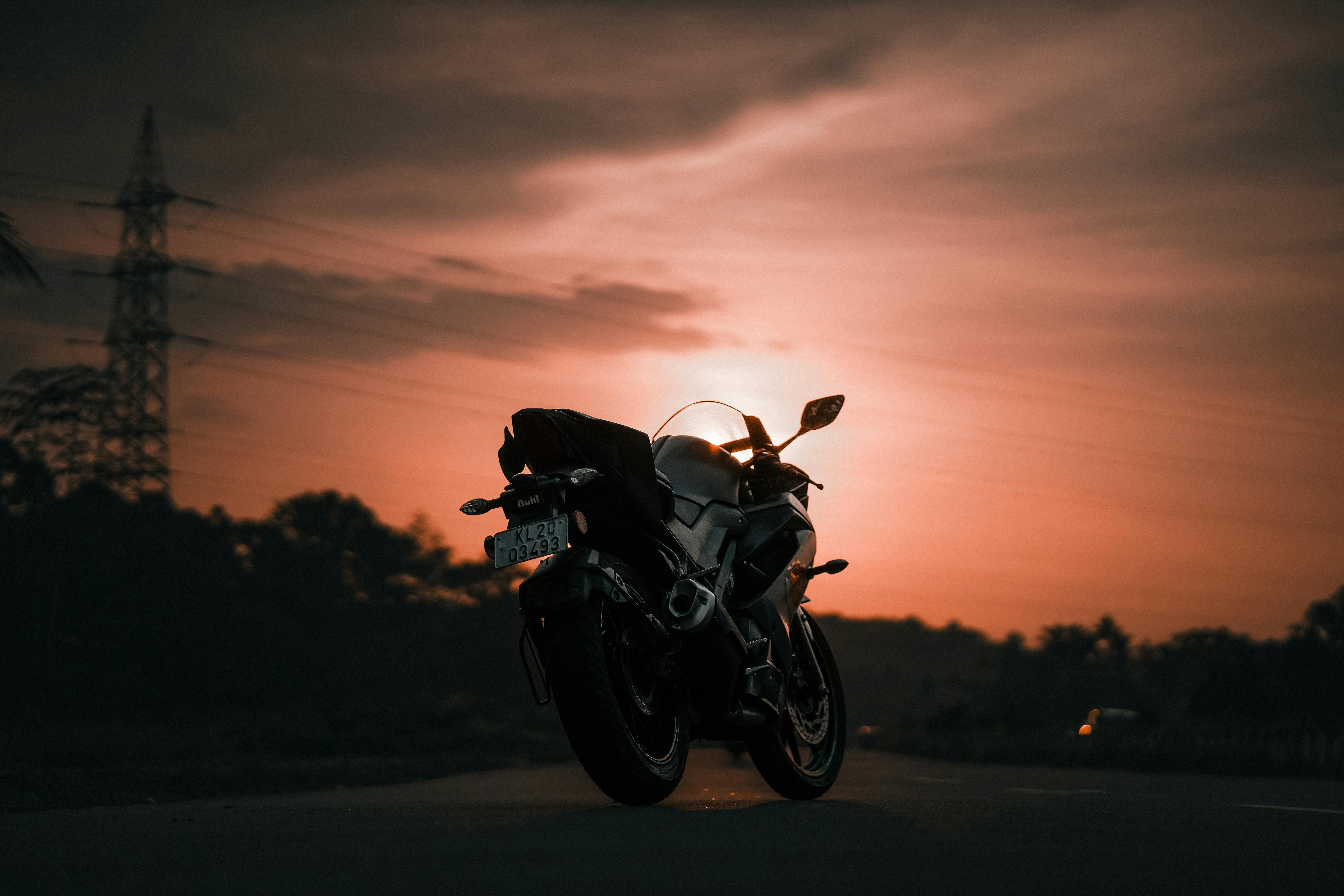 R15 Black 4k Wallpaper · Free Stock Photo