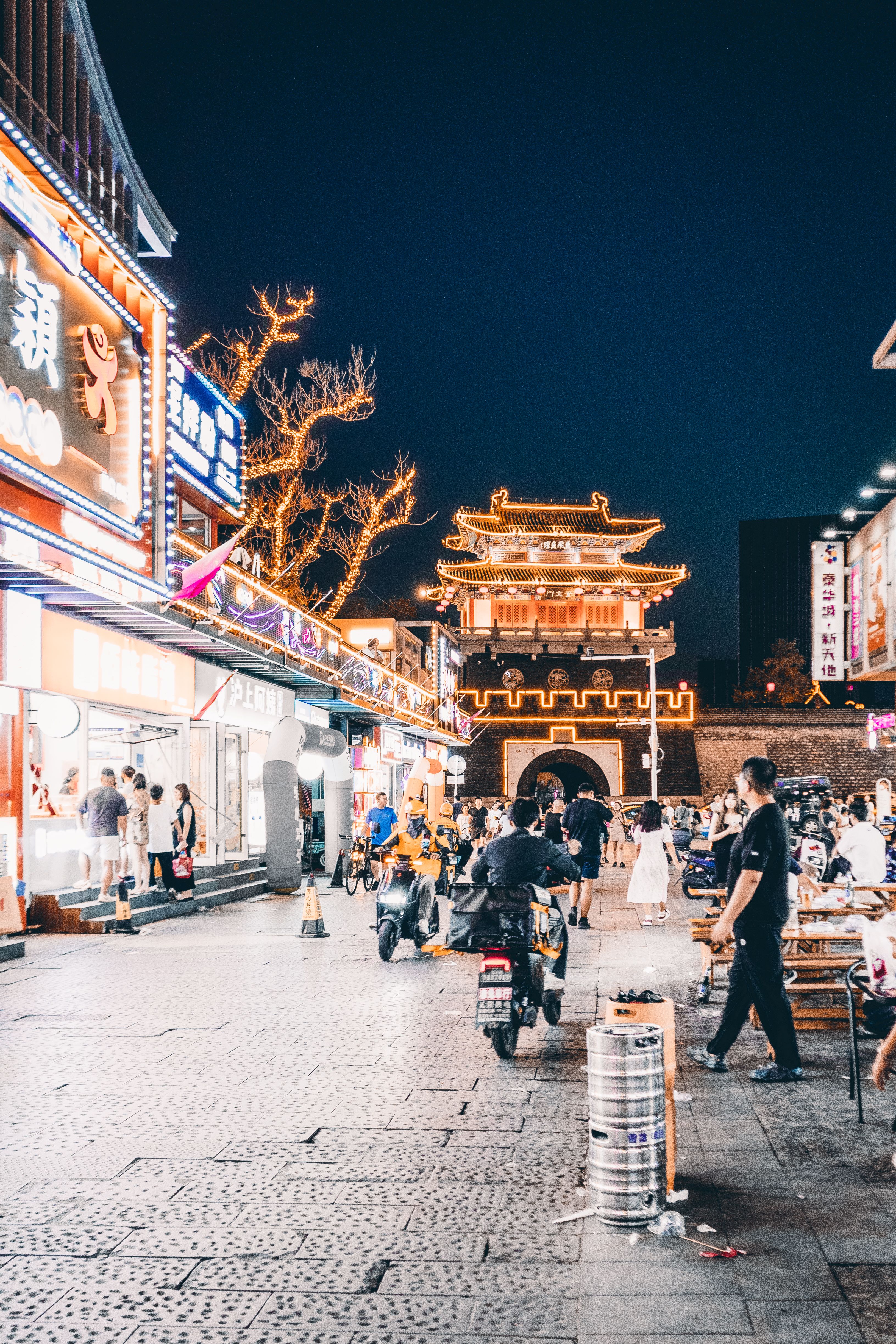 Night Market Street in Diqing, Yunnan · Free Stock Photo