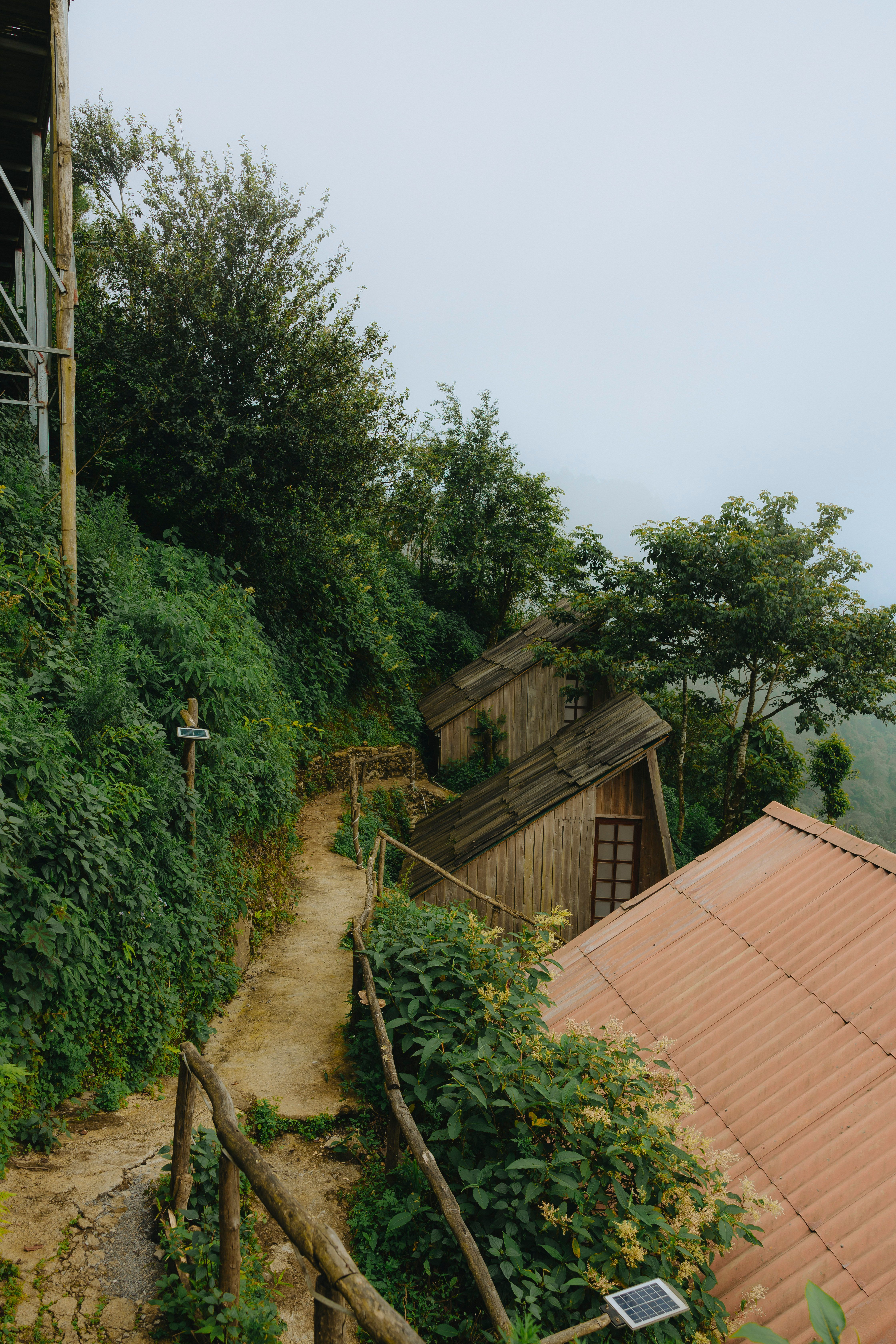 A path leading up to a small cabin on a hill · Free Stock Photo