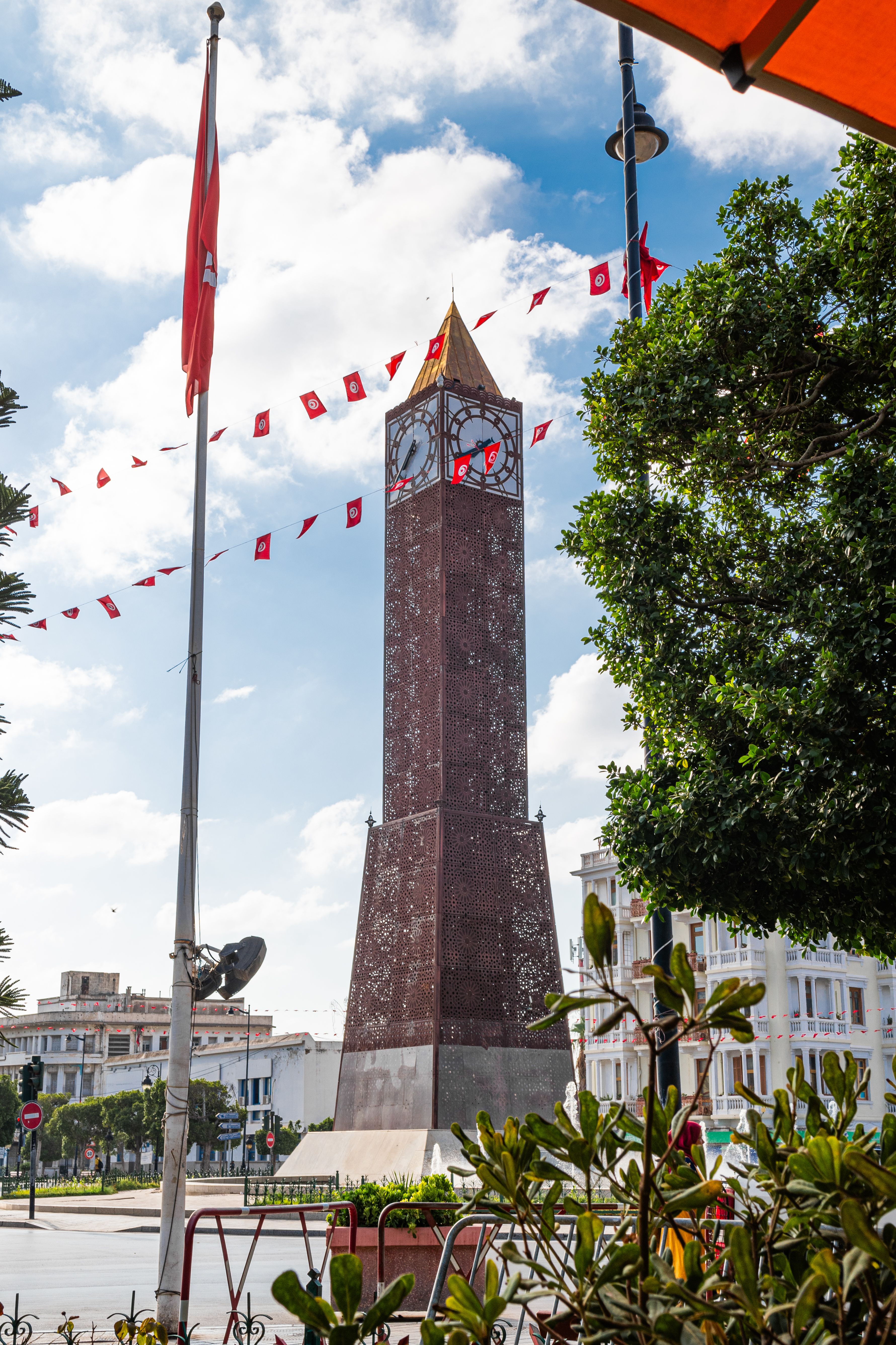 Big clock in capital city Tunis · Free Stock Photo