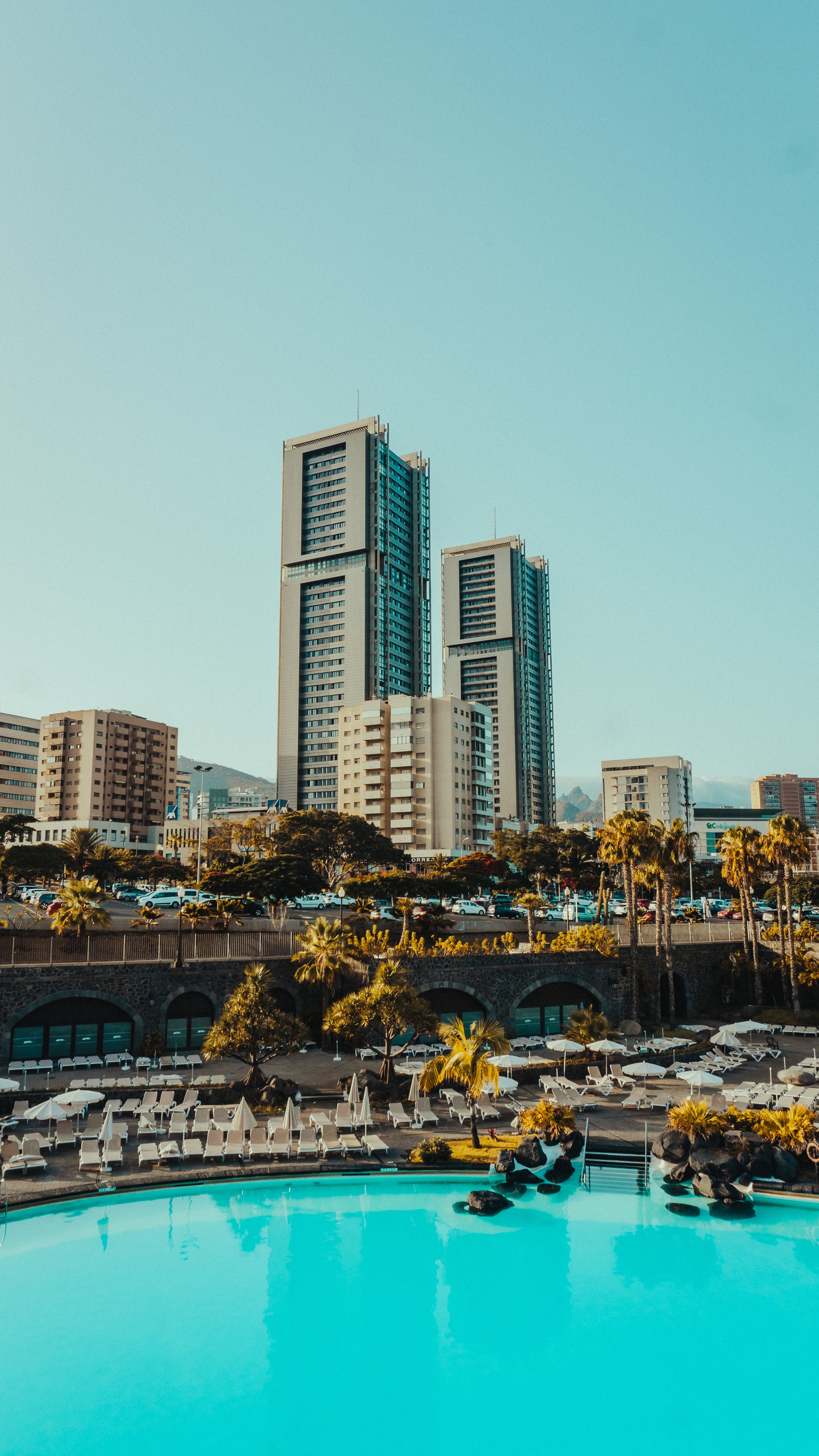 A pool with a view of buildings and a city · Free Stock Photo