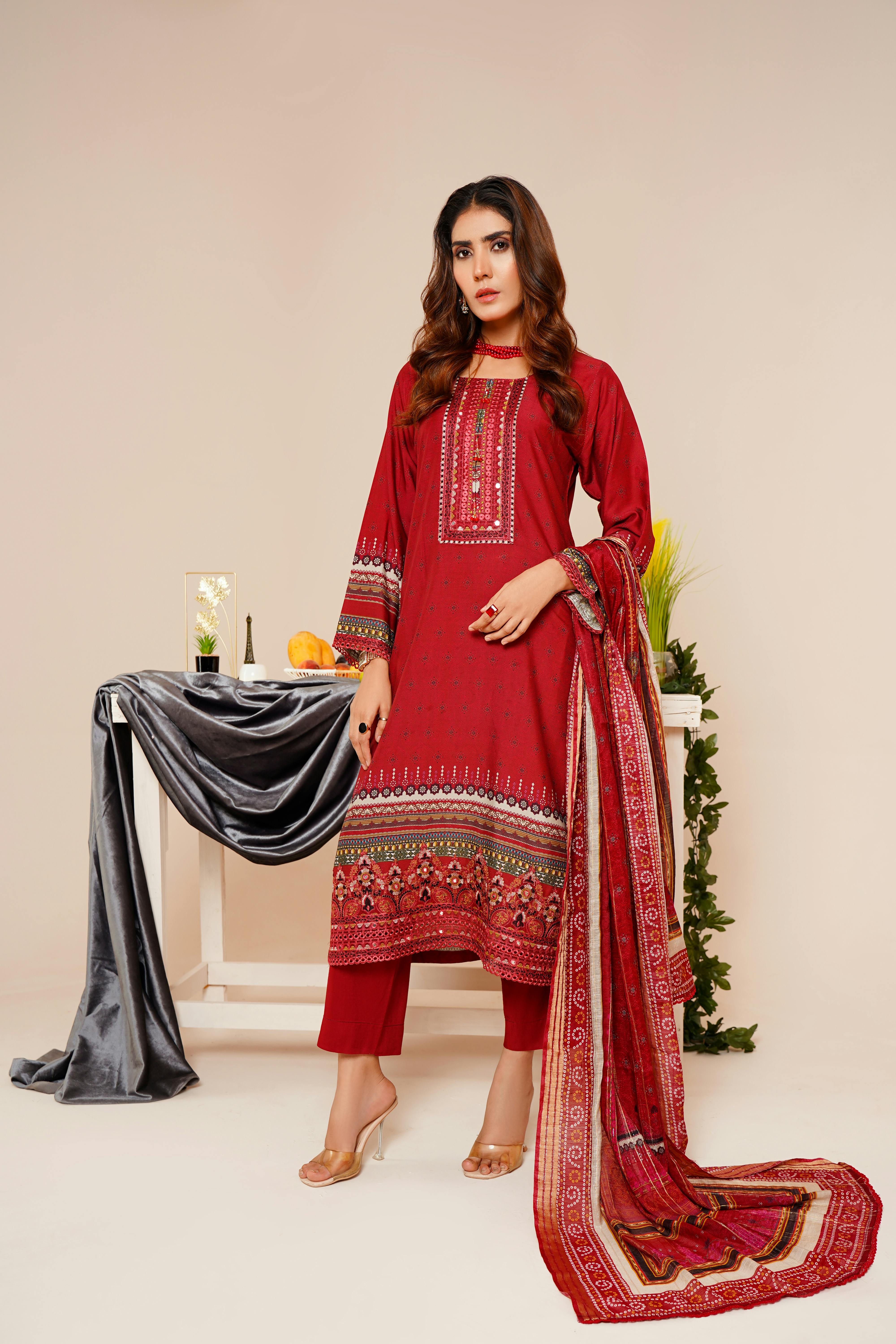 Elegant Pakistani Fashion Model in Traditional Dress · Free Stock Photo