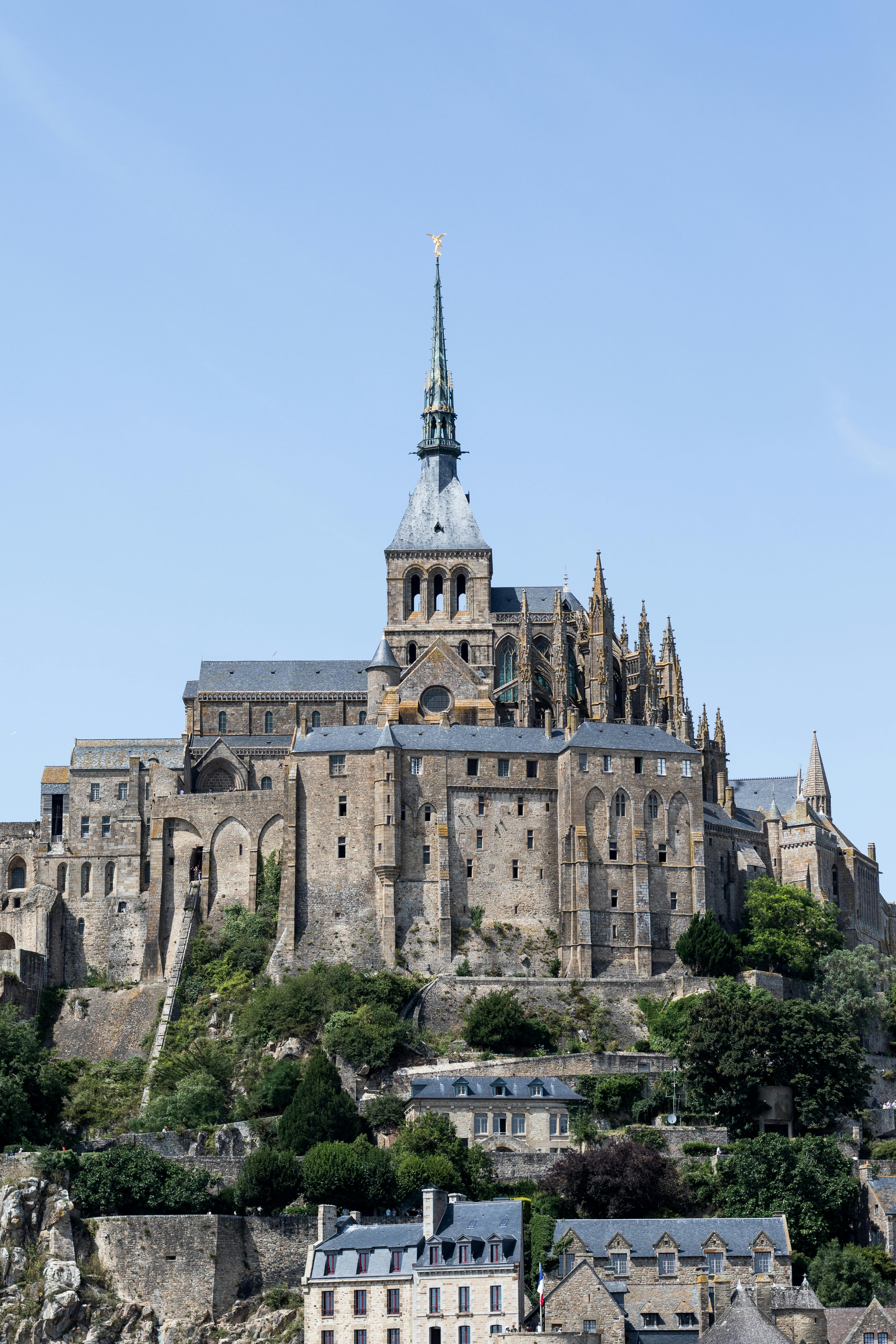 Foto profissional gratuita de abadia, aldeia, ancião, ao ar livre ...