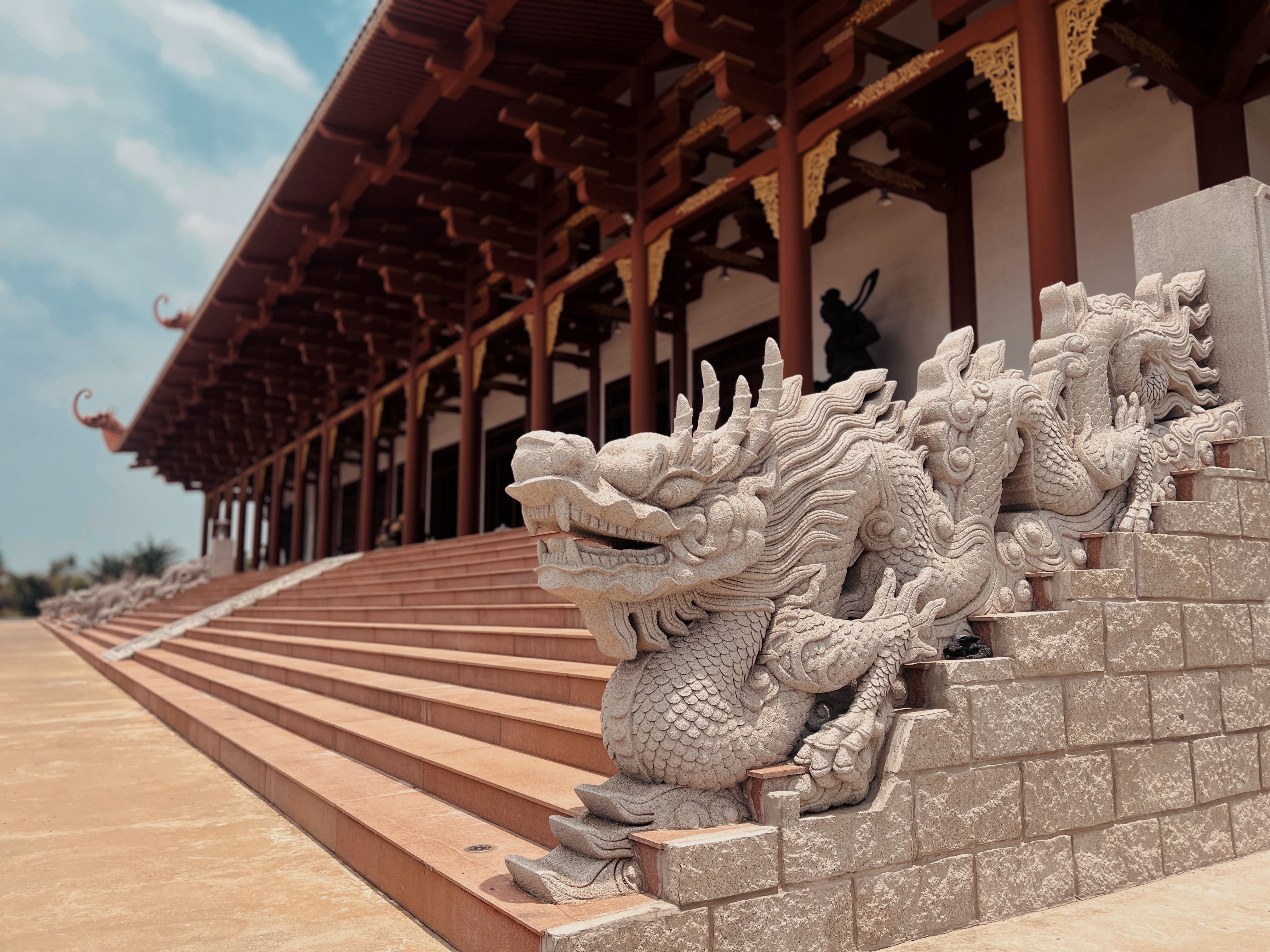 Chinese dragon statue on steps in front of a building · Free Stock Photo