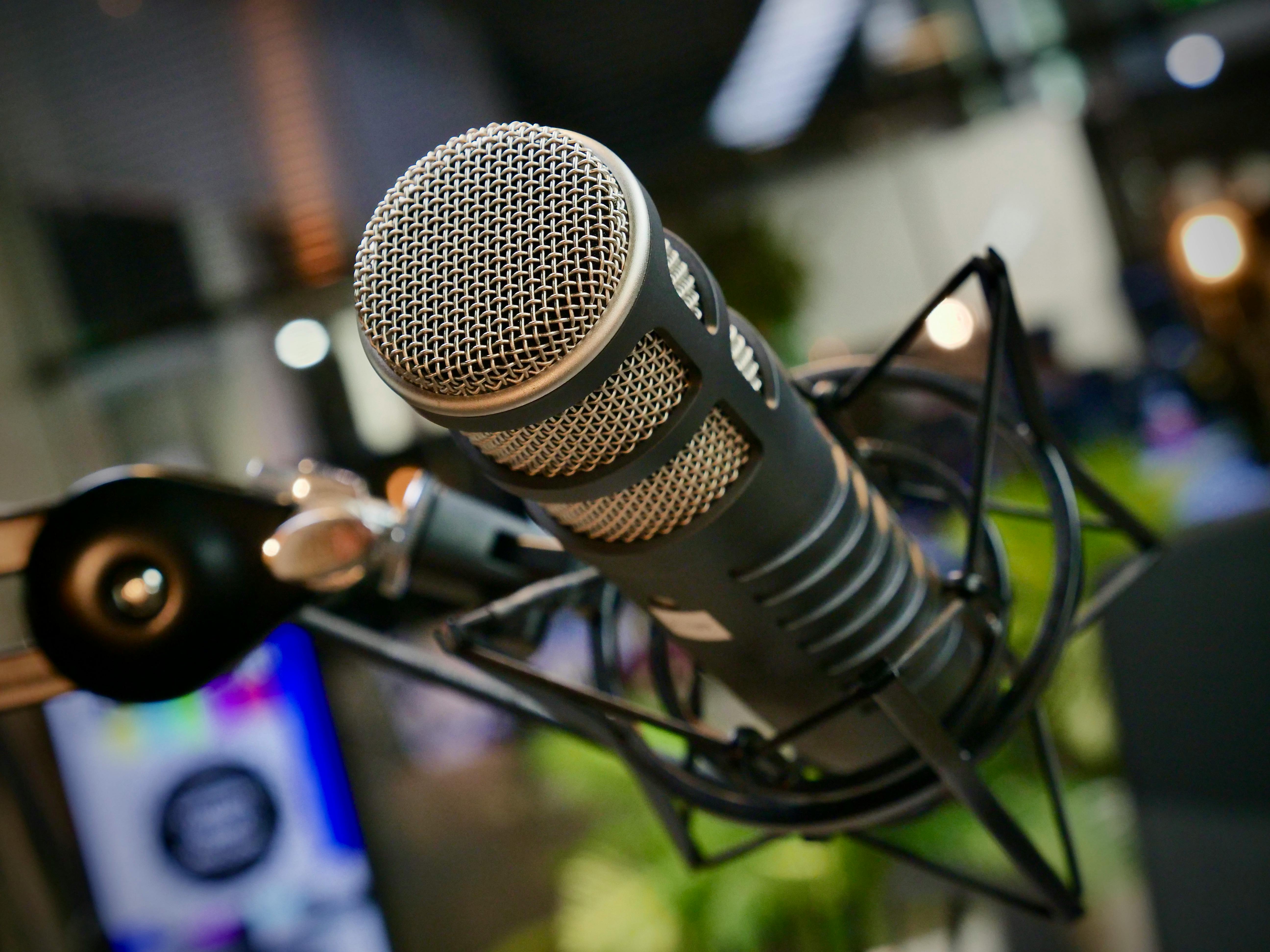 Podcast microphone · Free Stock Photo