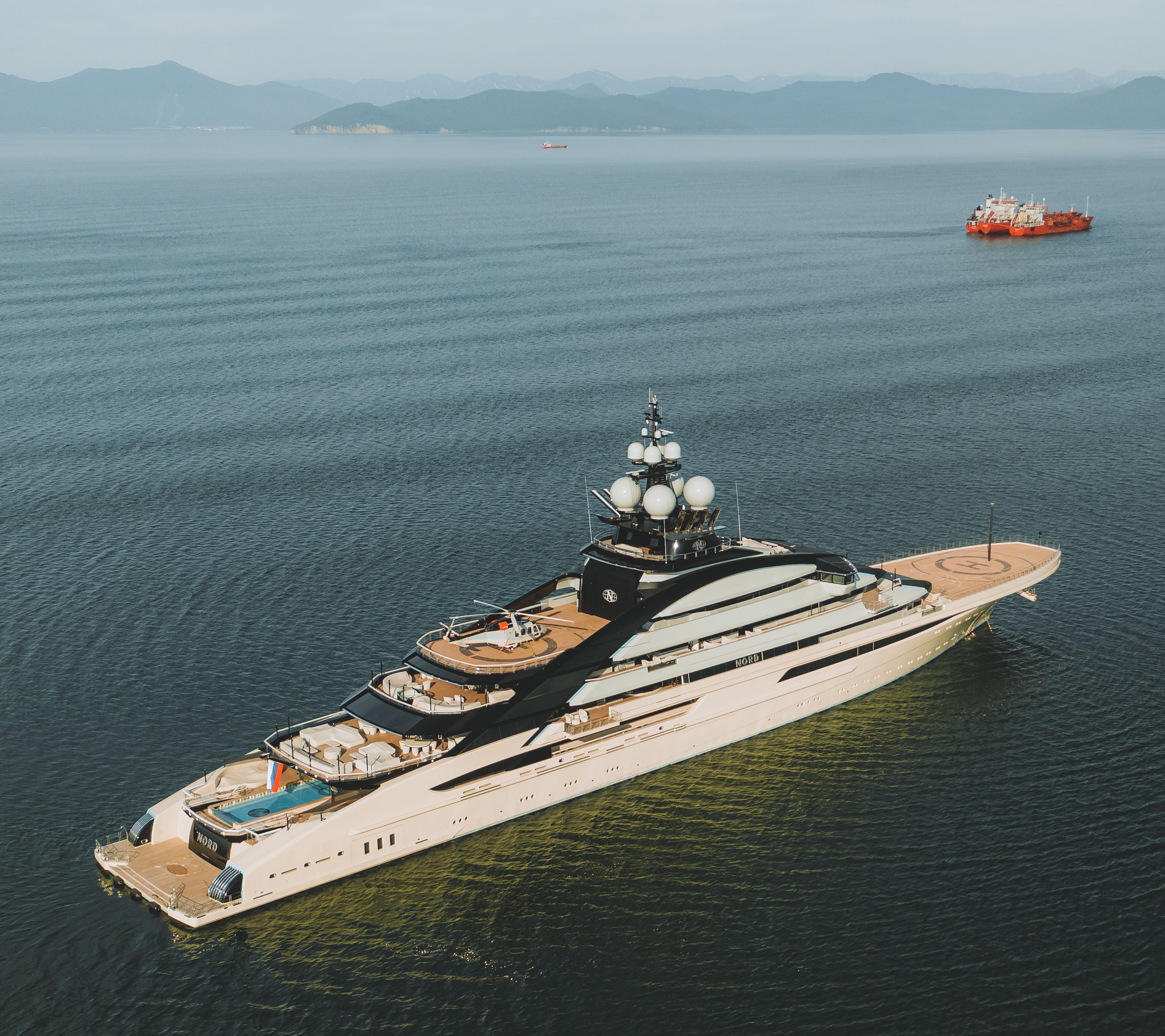 A luxury yacht is floating in the ocean · Free Stock Photo