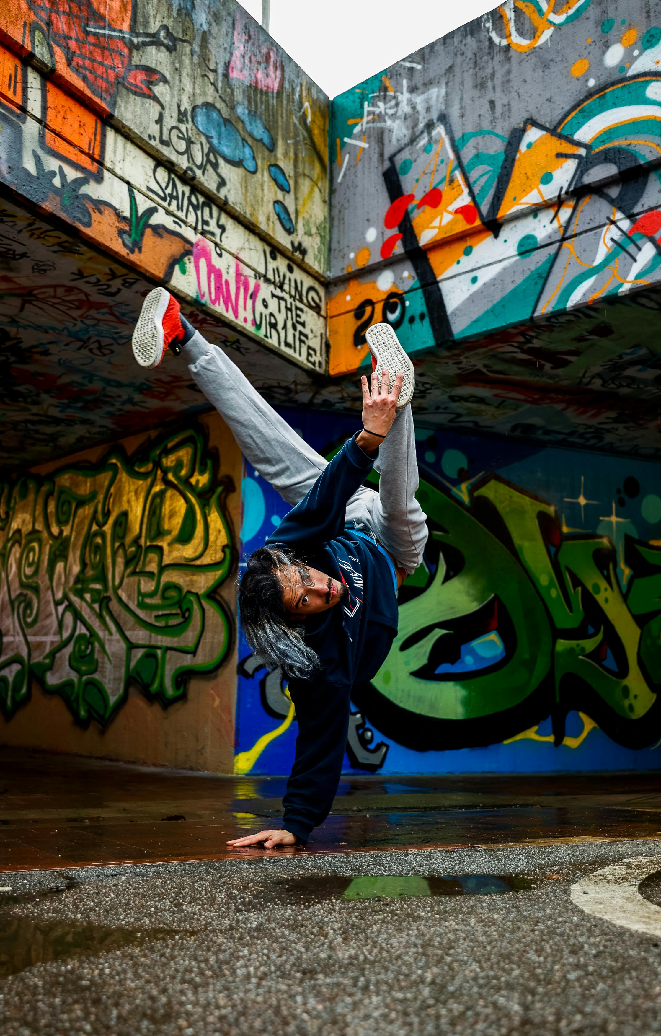 Un Bailarín De Breakdance · Foto de stock gratuita