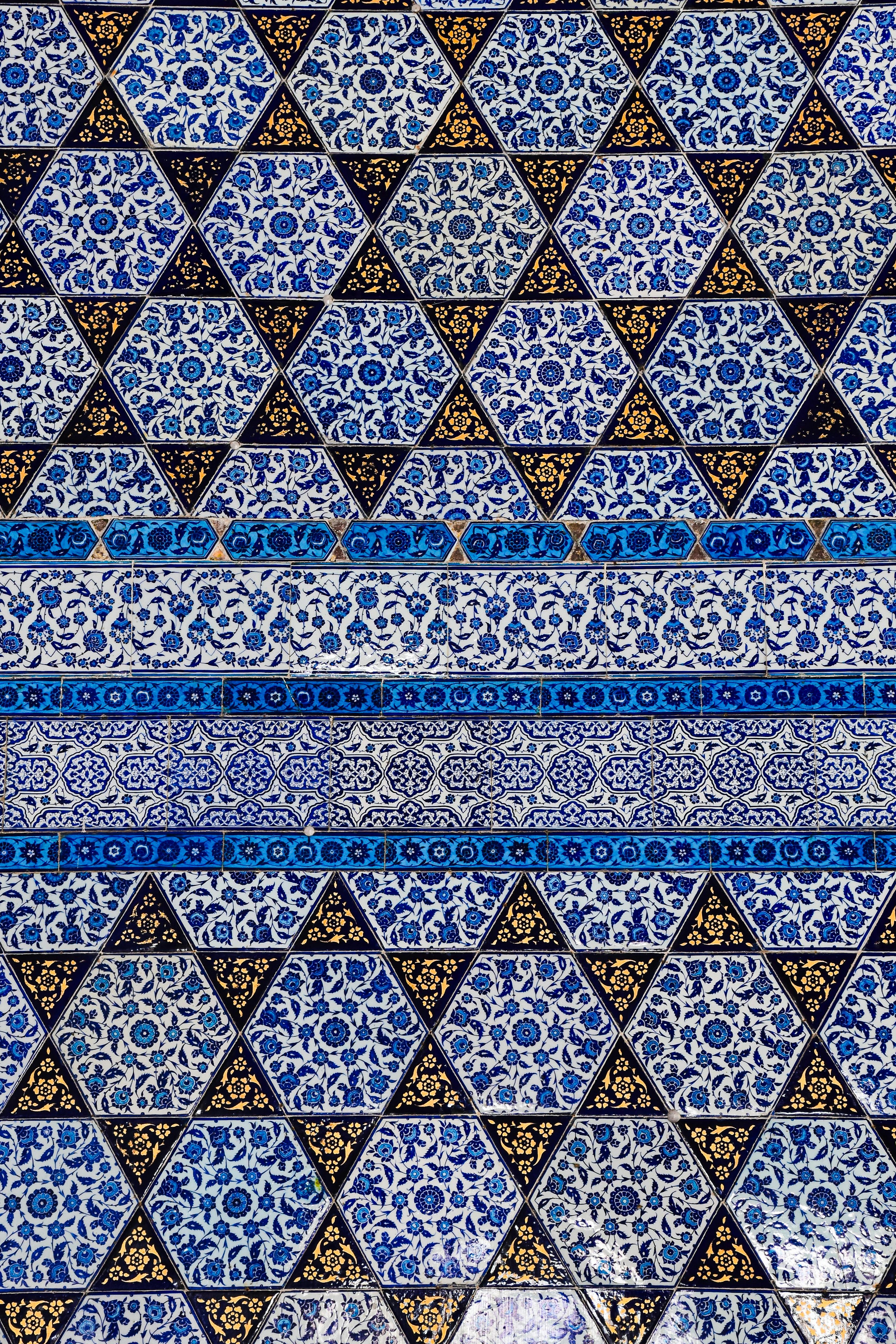A blue and white tile pattern with geometric designs · Free Stock Photo