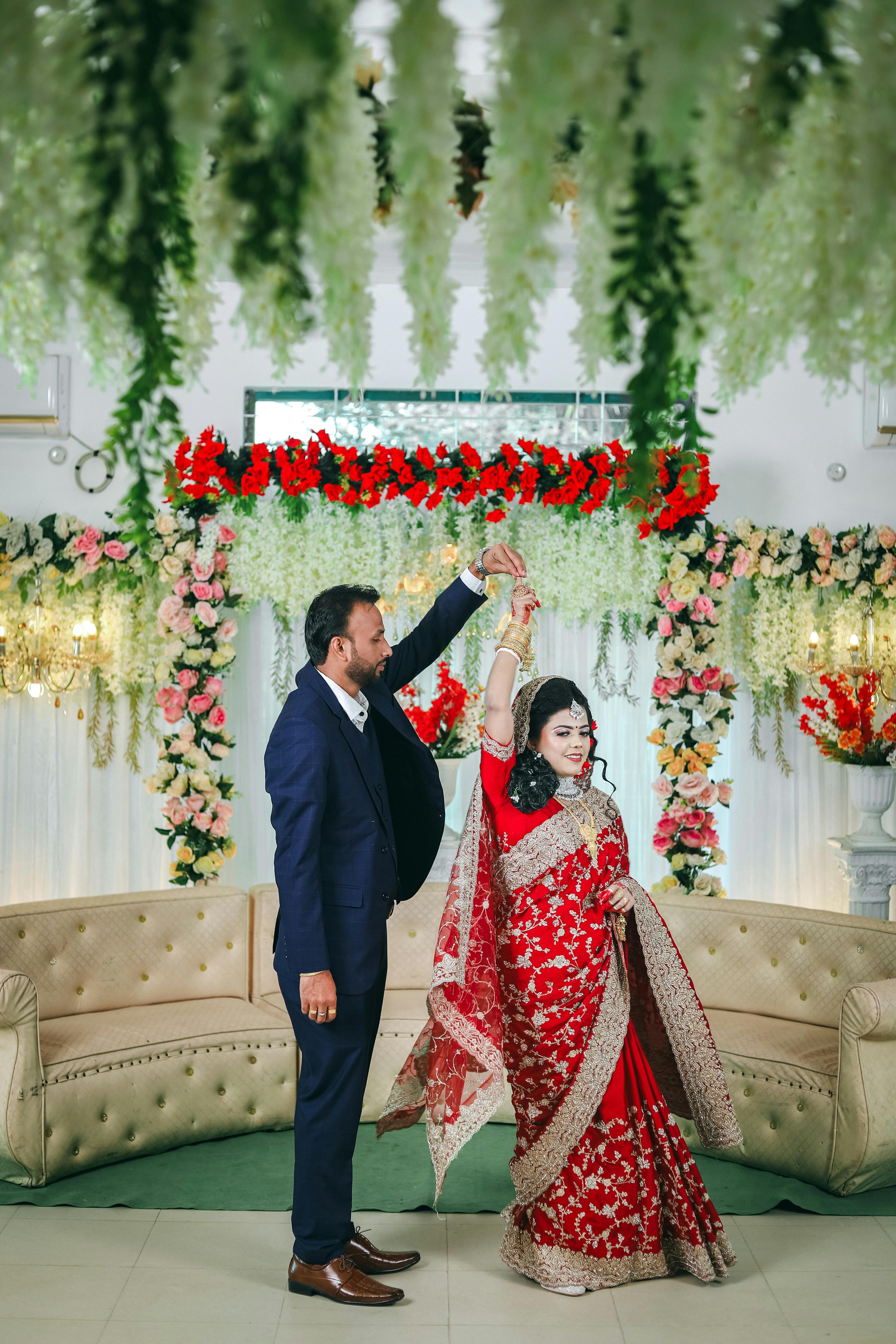 A bride and groom in traditional indian attire · Free Stock Photo