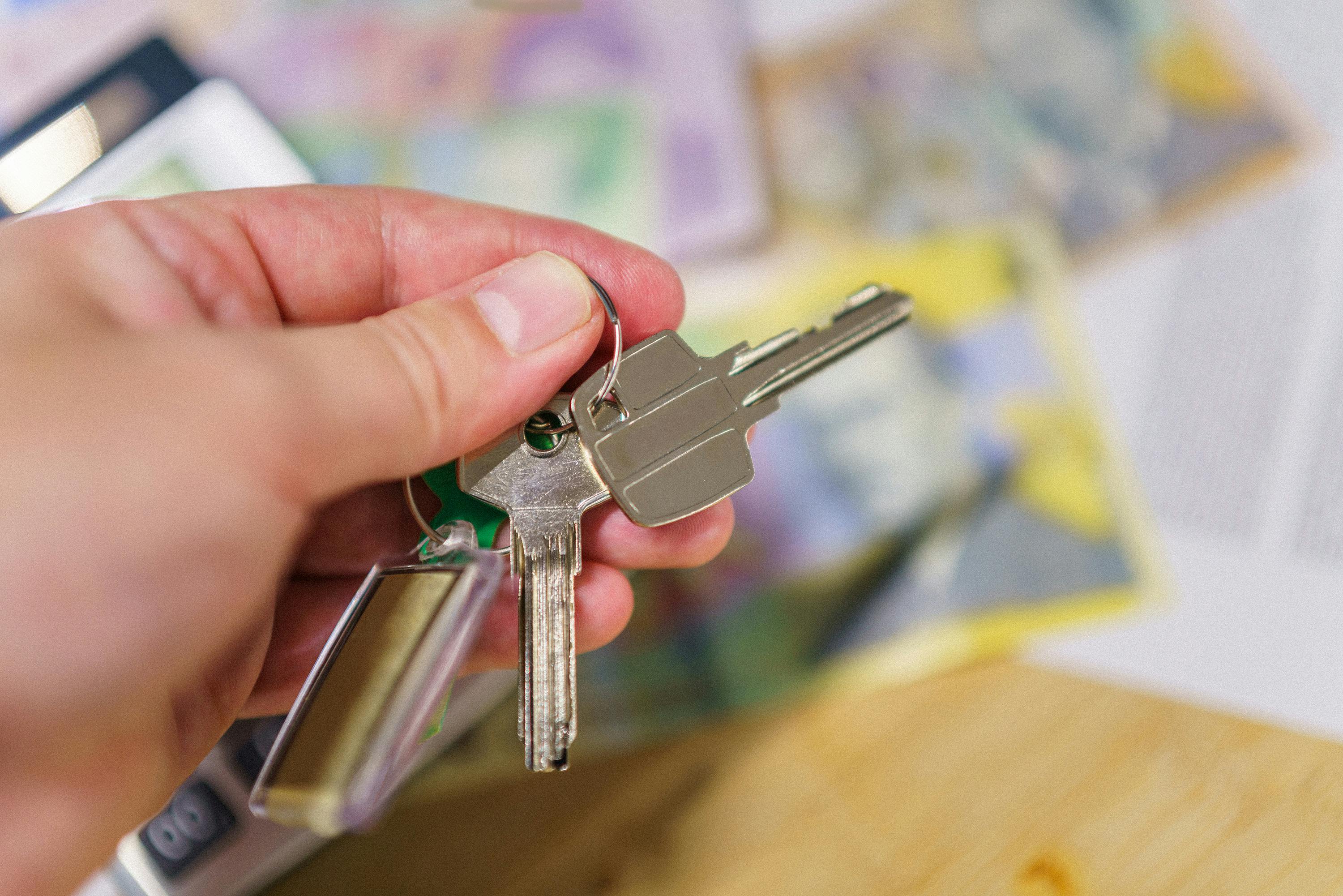 Giving Keys to a Buyer · Free Stock Photo