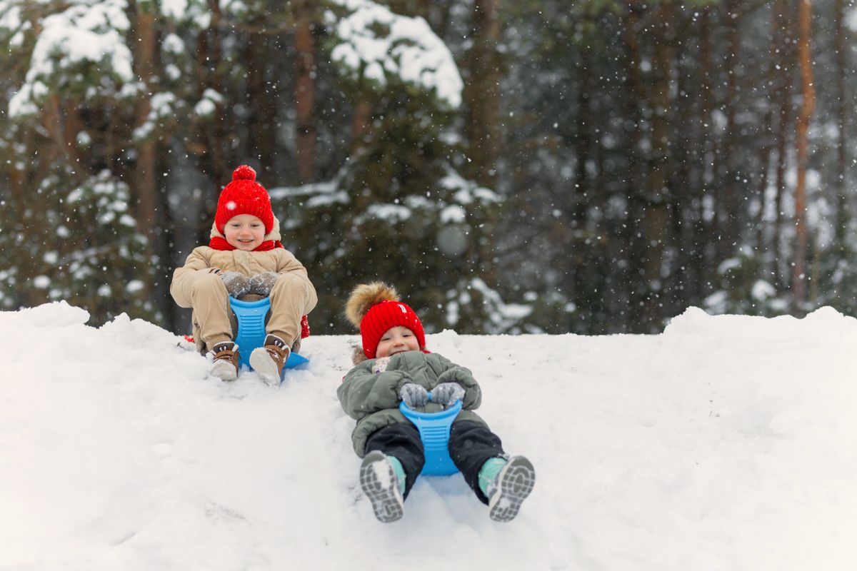 Children Playing In The Snow Images Photos, Download The BEST Free ...