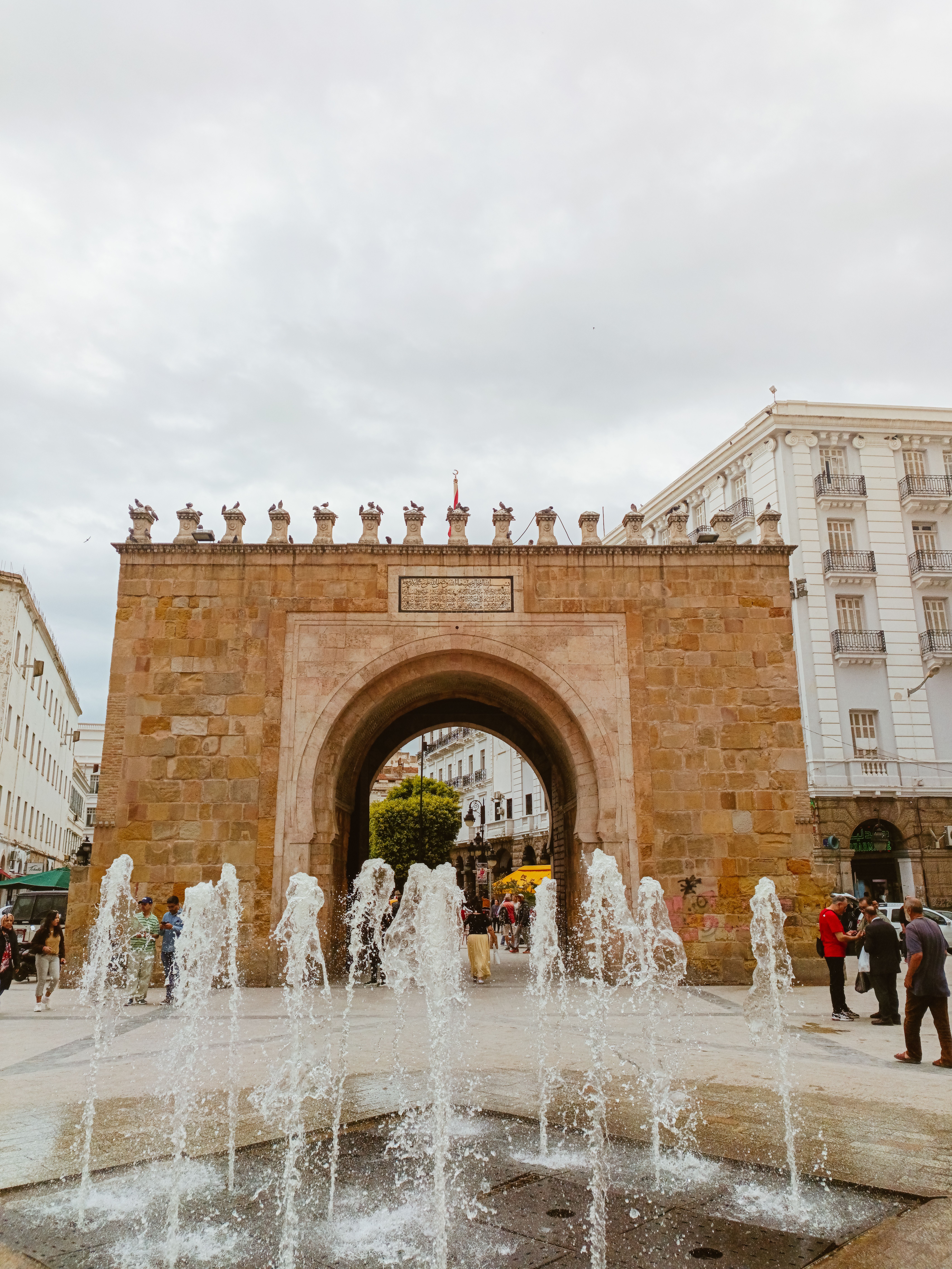 The fountain in front of a gate with water fountains · Free Stock Photo