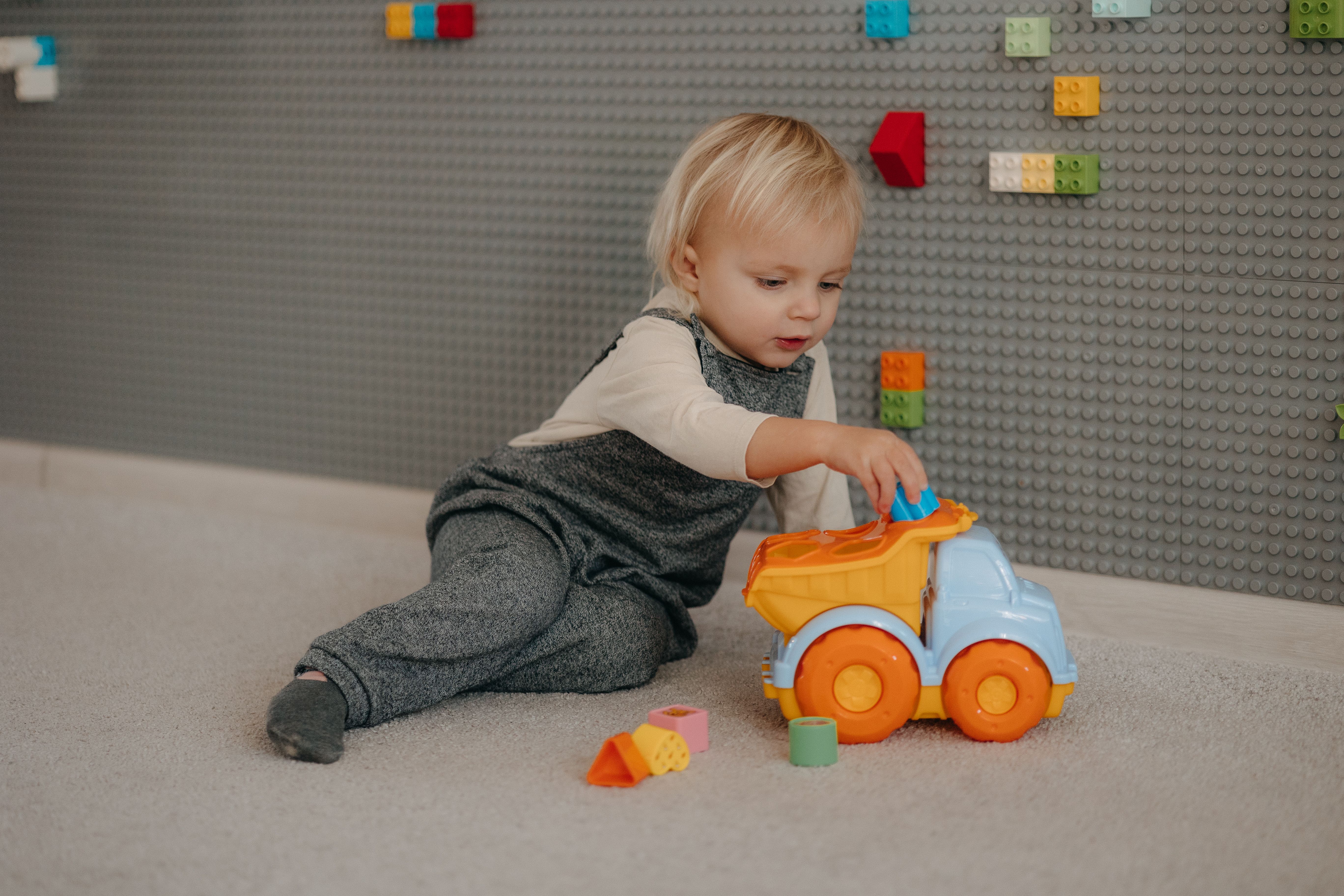 Niños Jugando Con Juguetes · Foto de stock gratuita