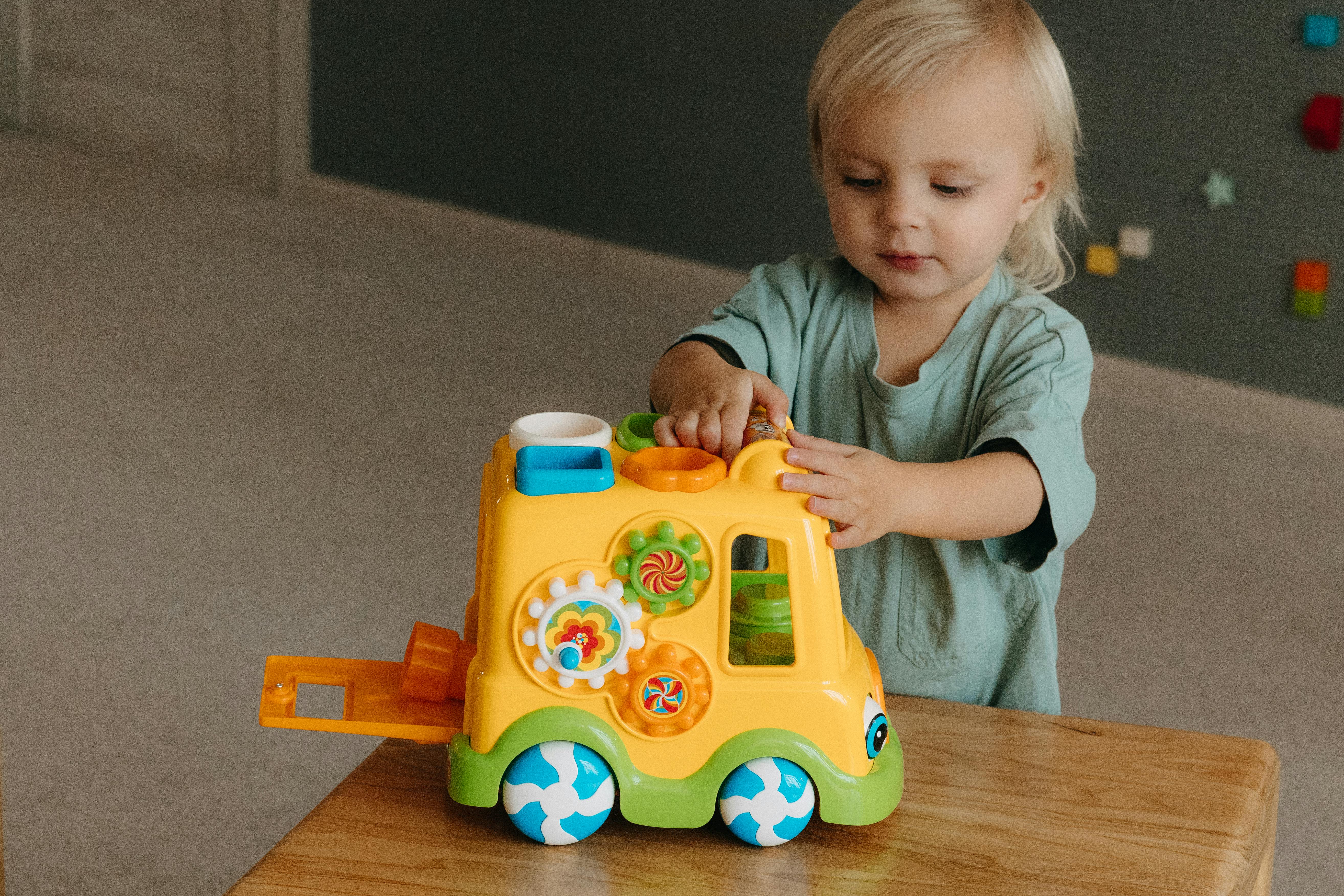 Niños Jugando Con Juguetes · Foto de stock gratuita