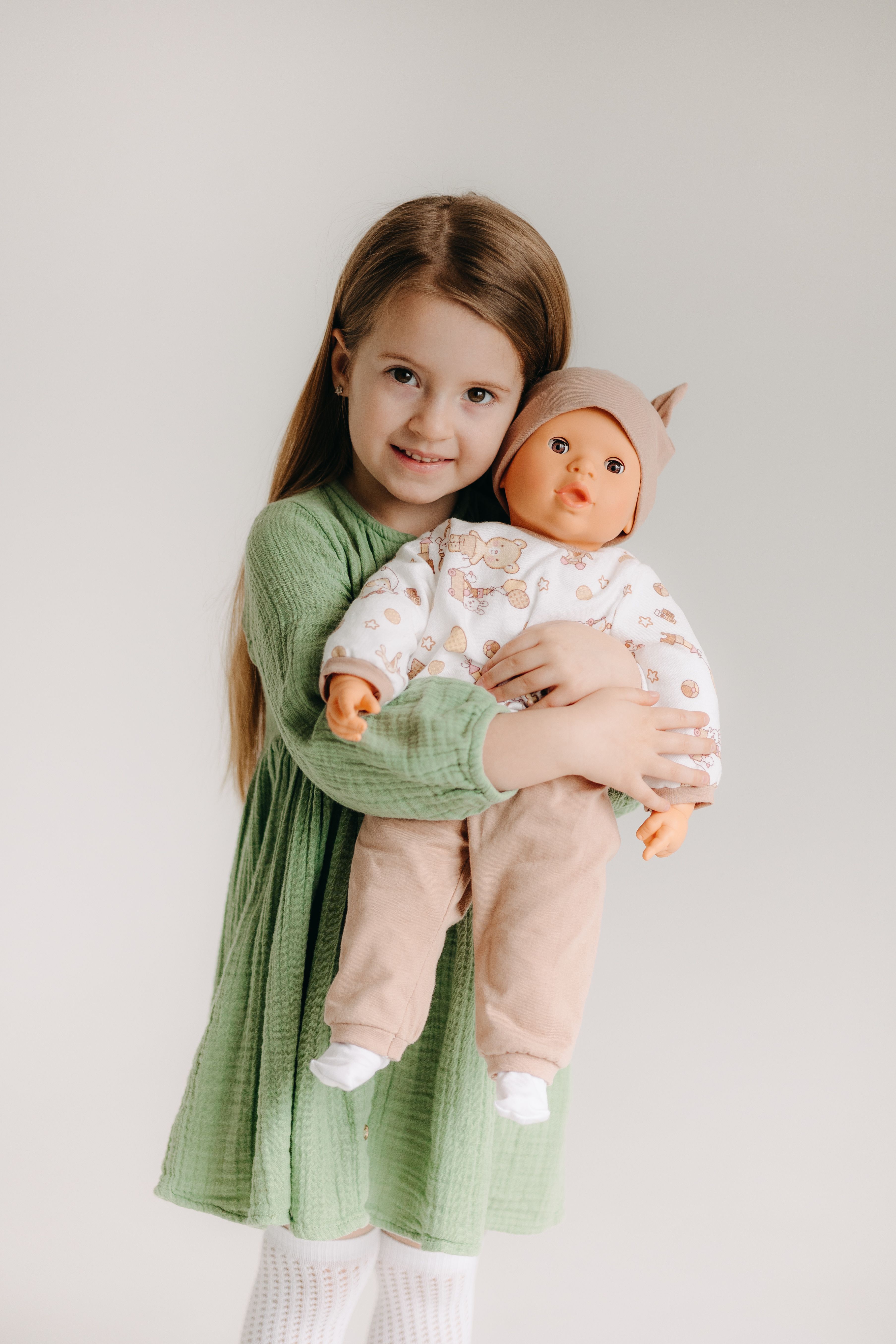 Girl Holding Doll Photos, Download The BEST Free Girl Holding Doll ...