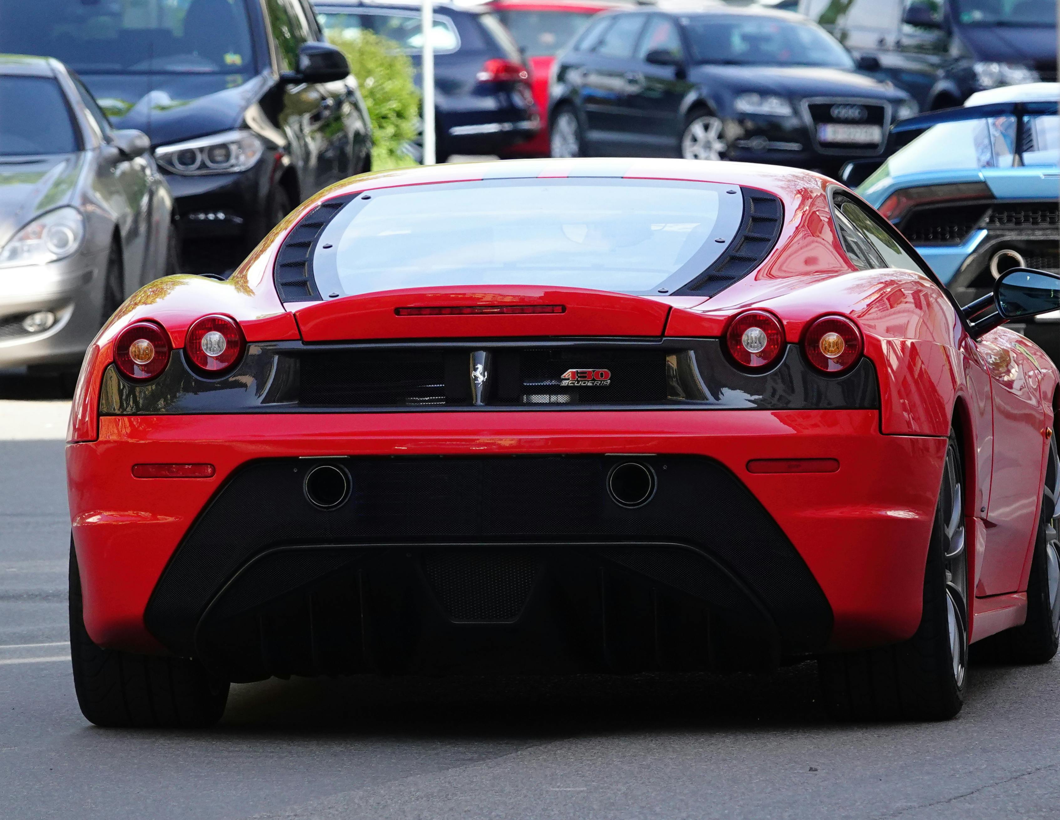 Red and fast · Free Stock Photo