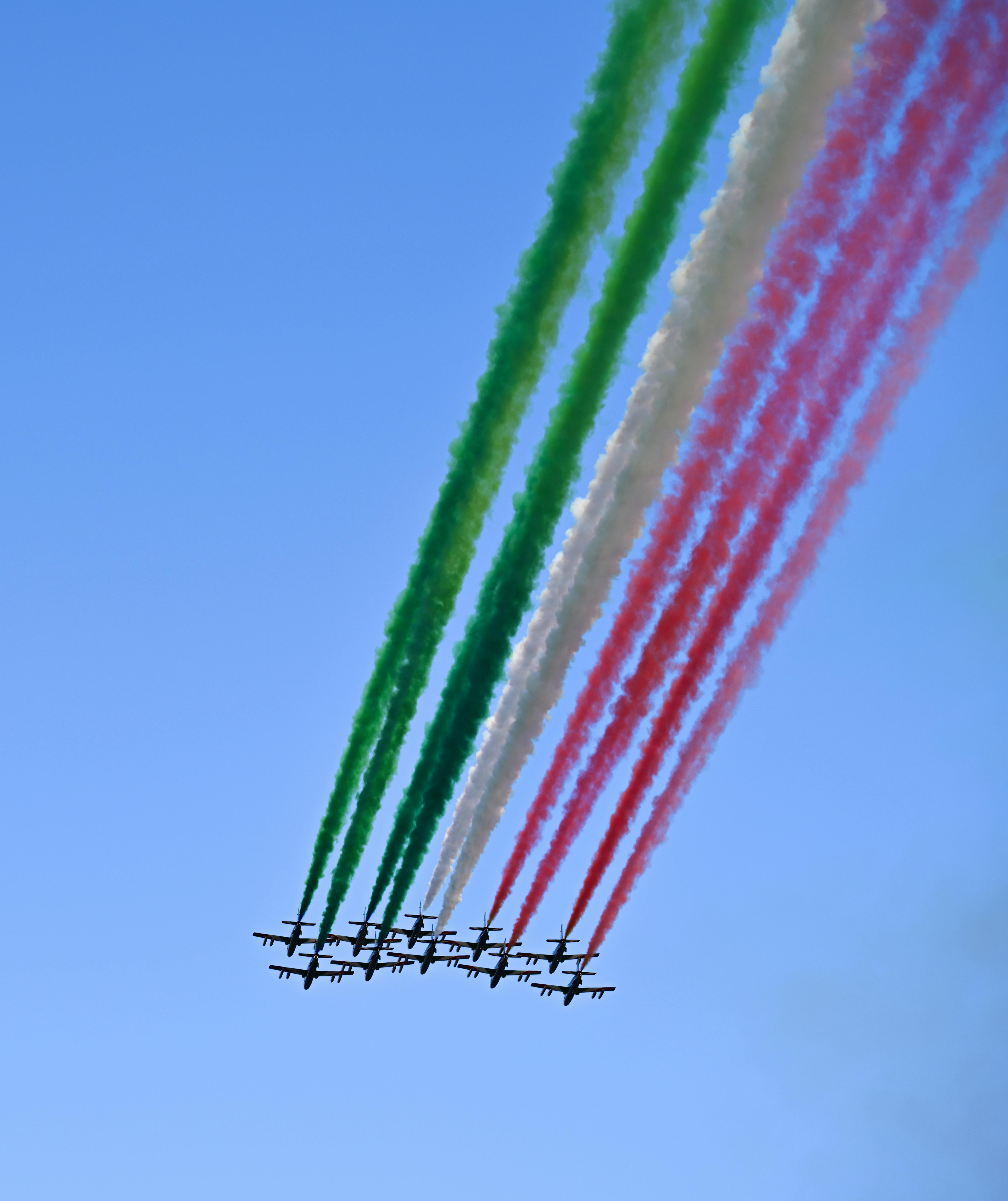 Red White and Green jet contrails in blue sky · Free Stock Photo