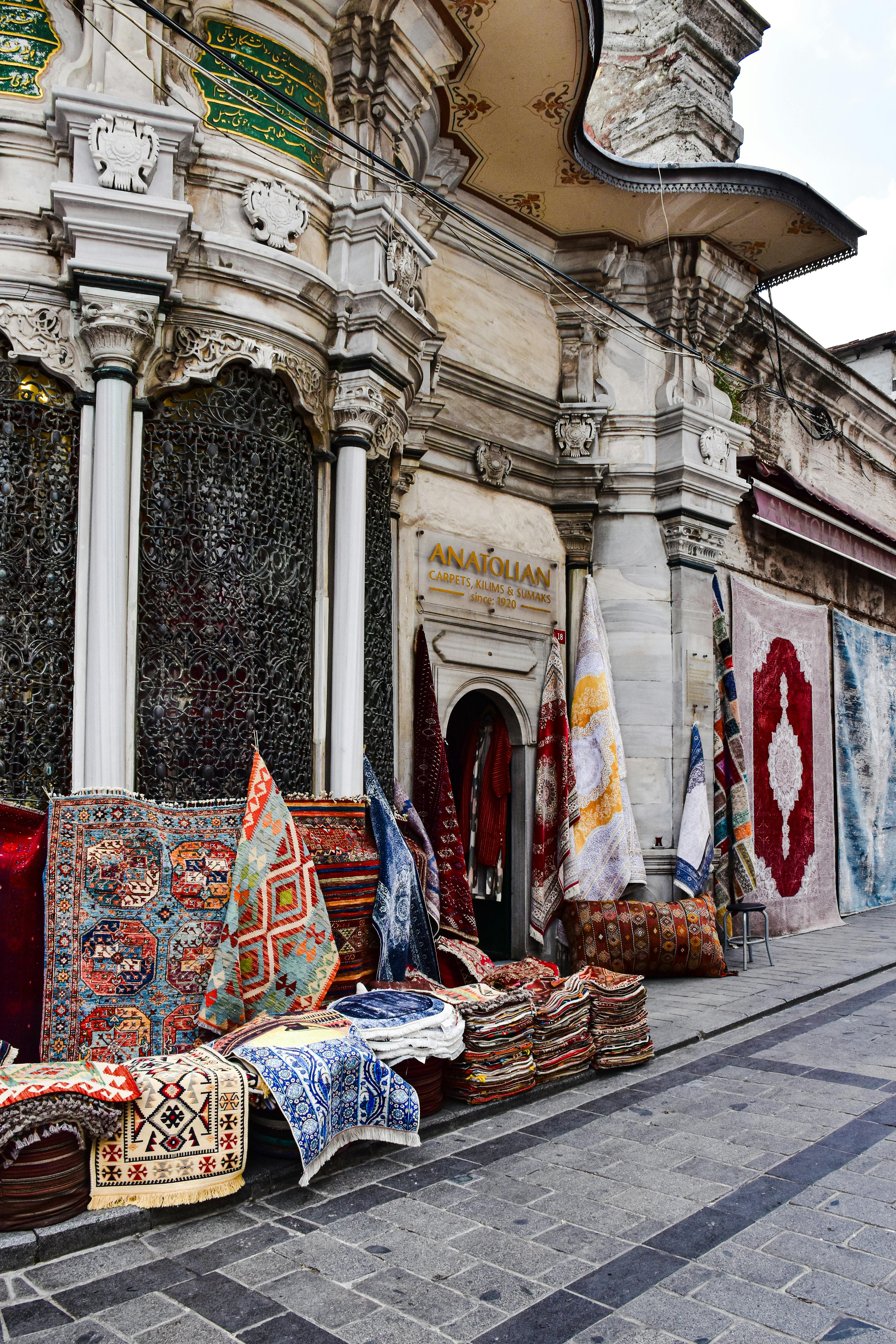 A street with a building with many rugs on it · Free Stock Photo