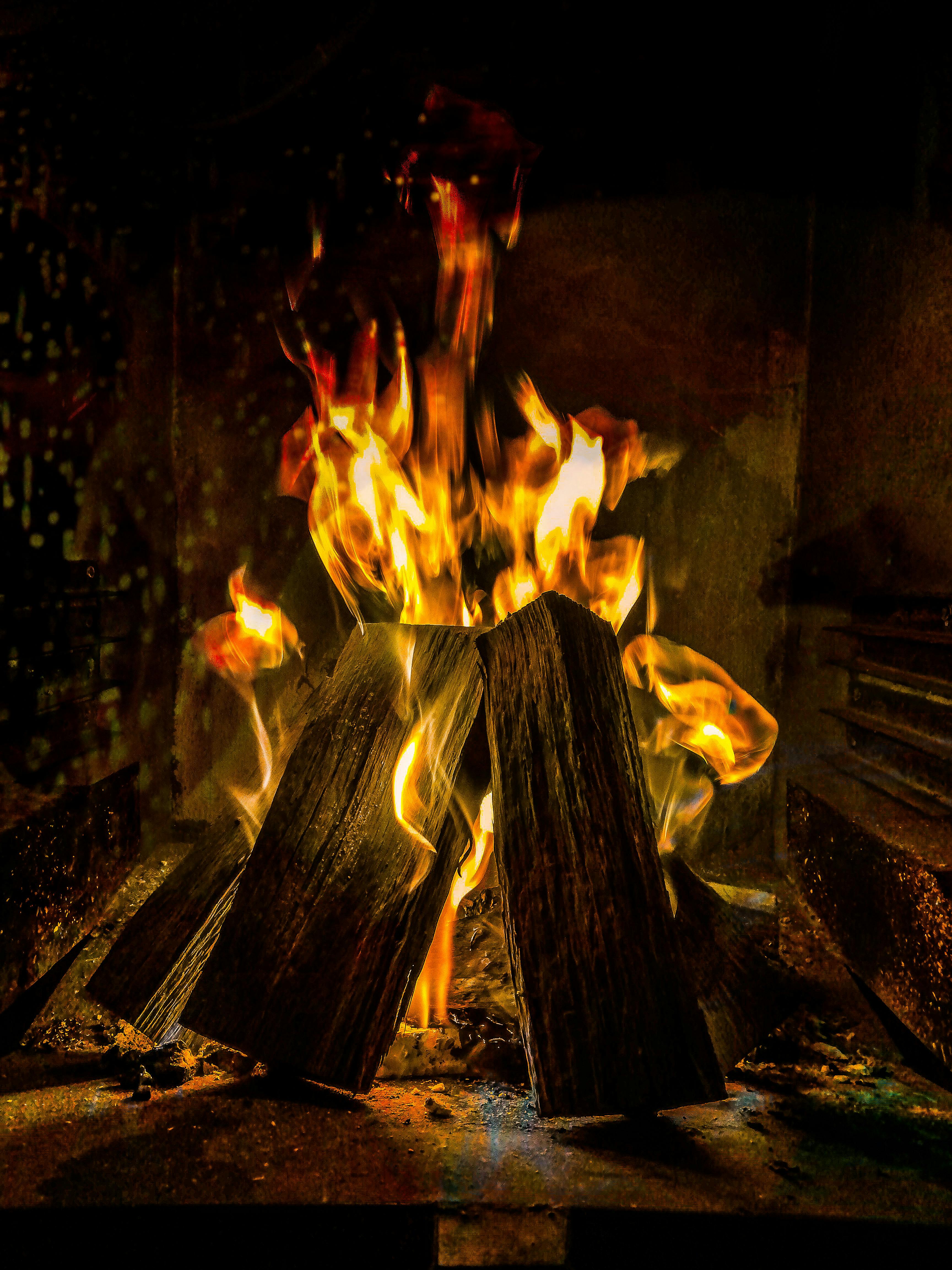 Fireplace With Roaring Fire Photos, Download The BEST Free Fireplace ...