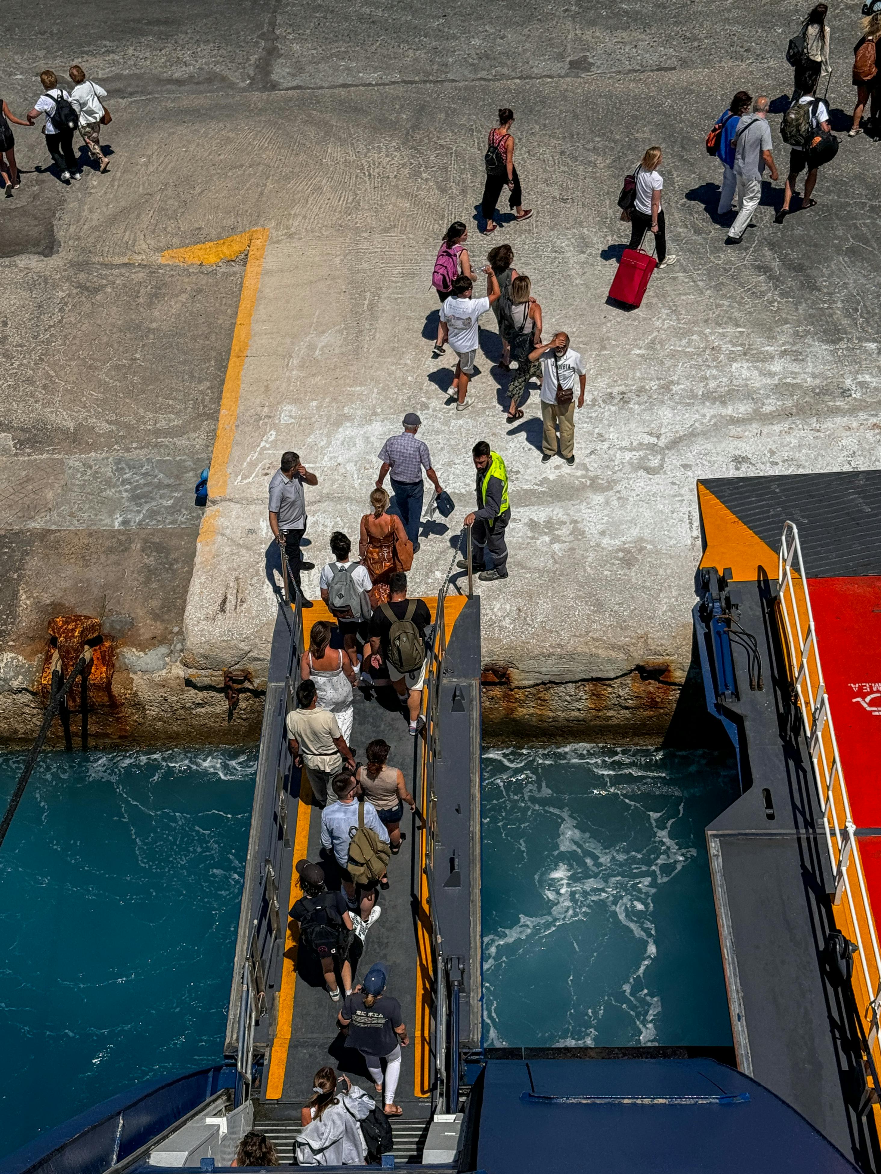 passengers getting off a boat · Free Stock Photo